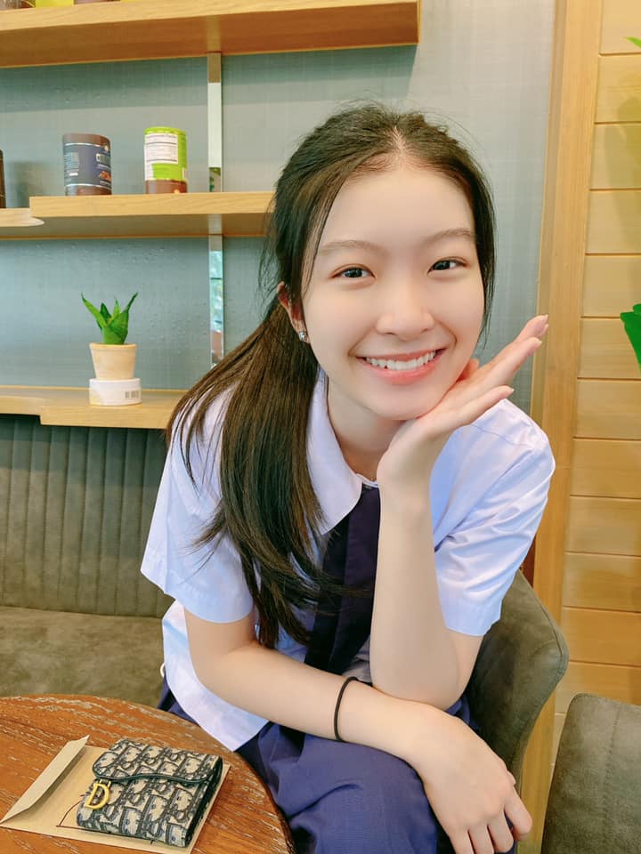 Stang BNK48 ( สตางค์ ) รับสมุดพก