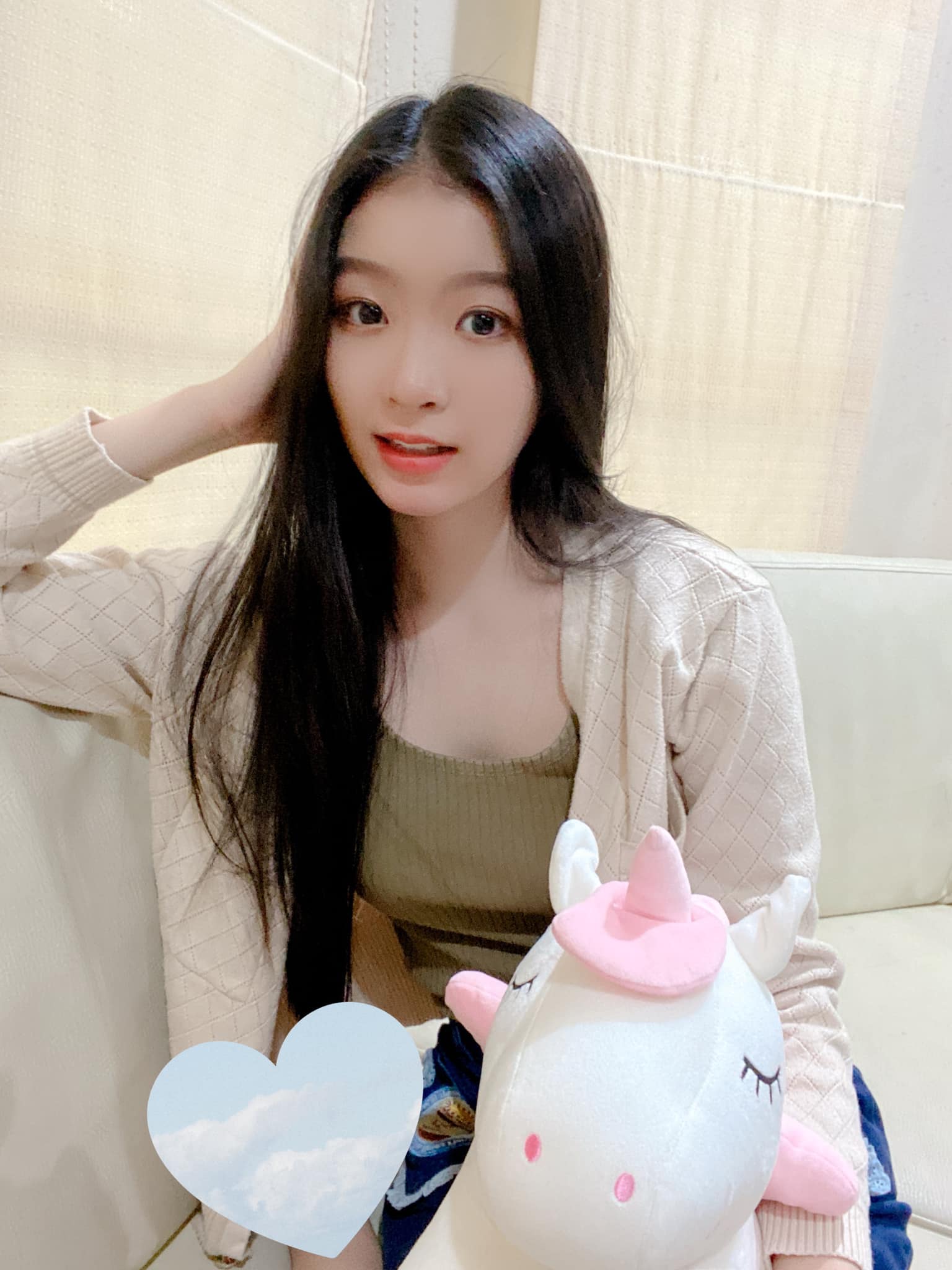 Stang BNK48 ( สตางค์ ) โซฟา