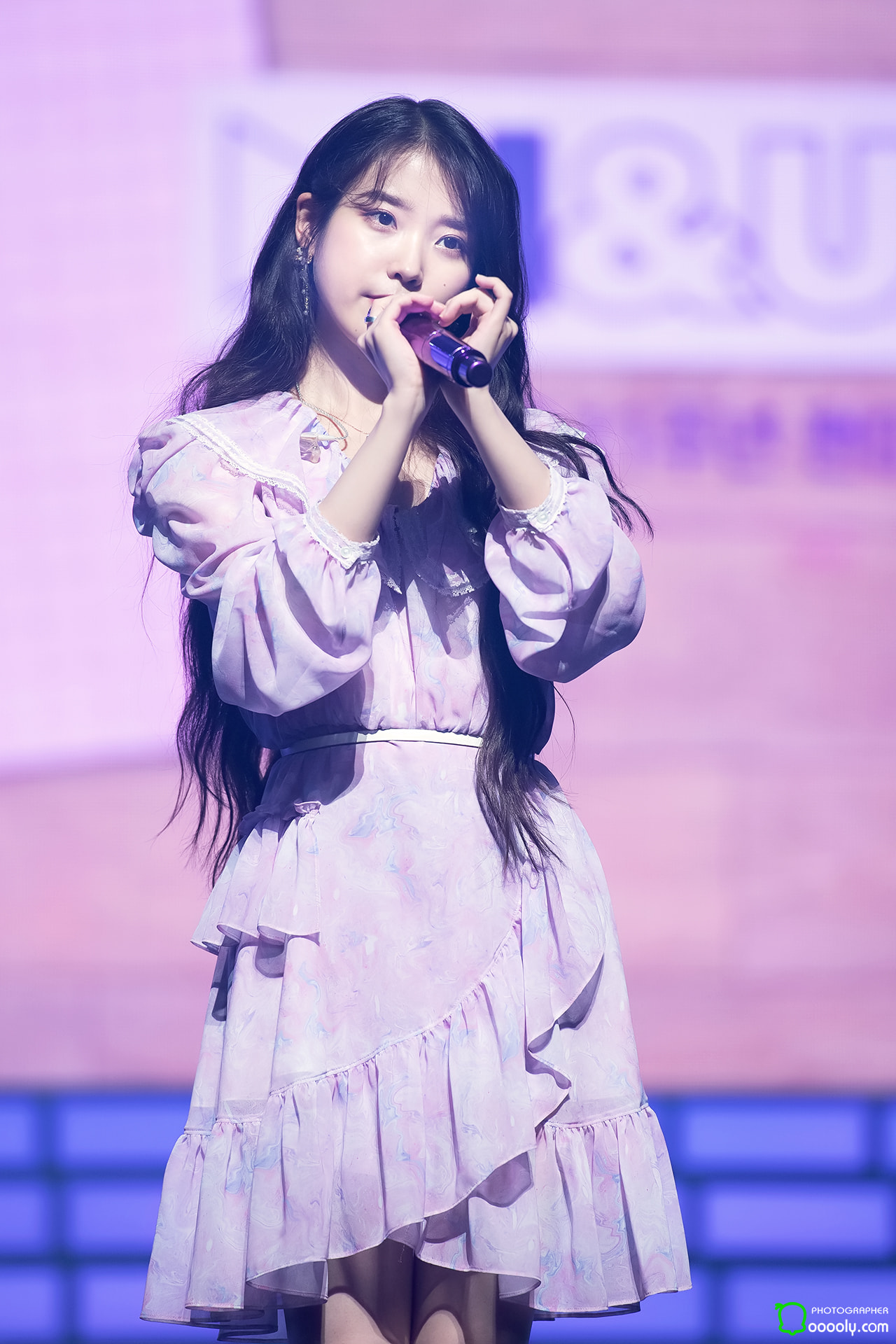 IU 8 รูป