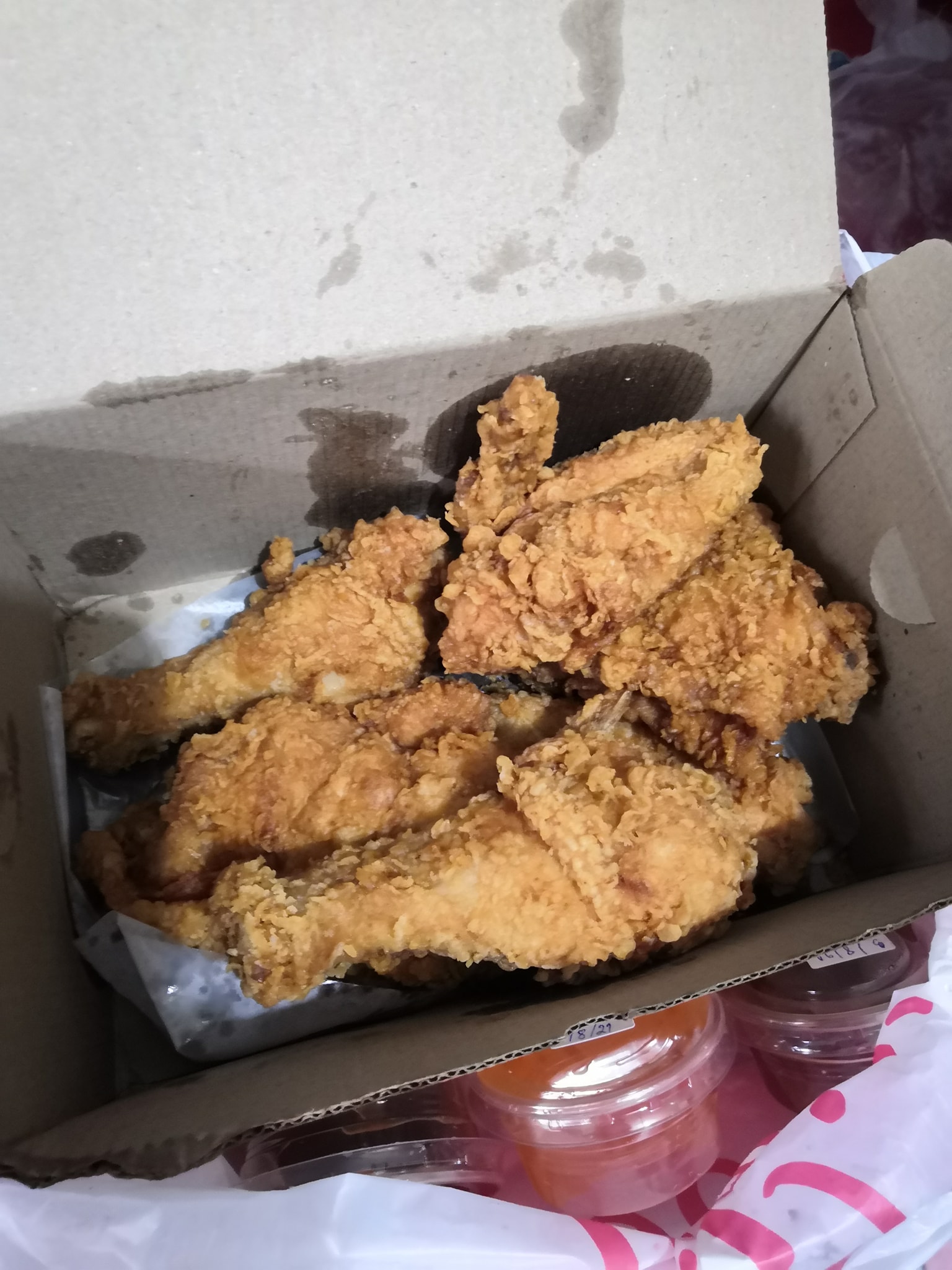 วันนี้ผมได้กินไก่ KFC โปรวันอังคาร จากคนที่รับหิ้วมาครับ