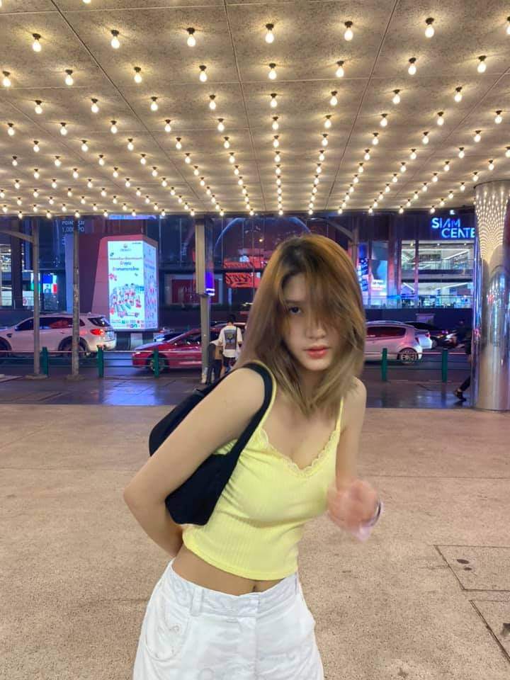 Deenee Pimnipa (ดีนี่) เหลือง