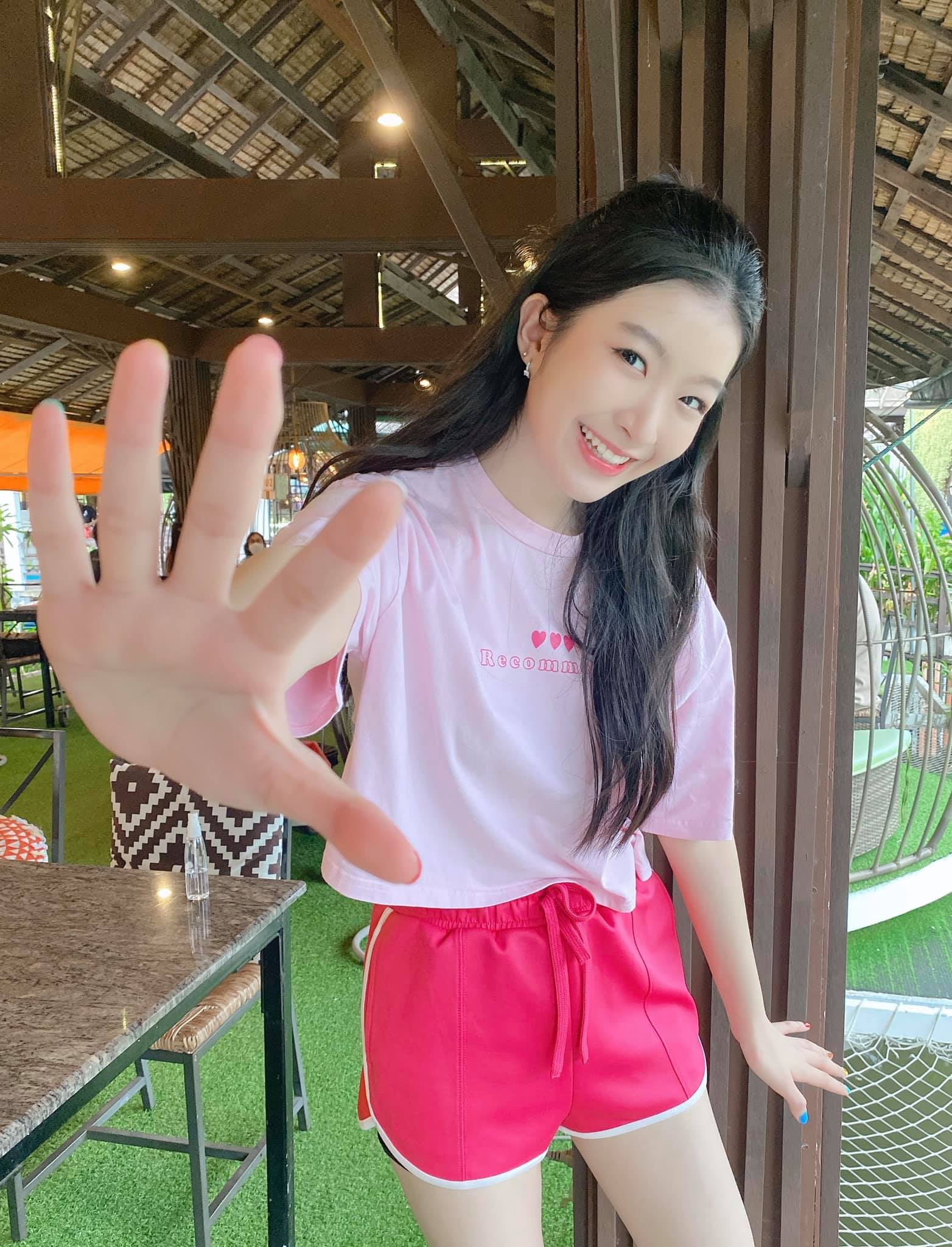 Stang BNK48 ( สตางค์ ) ชมพู