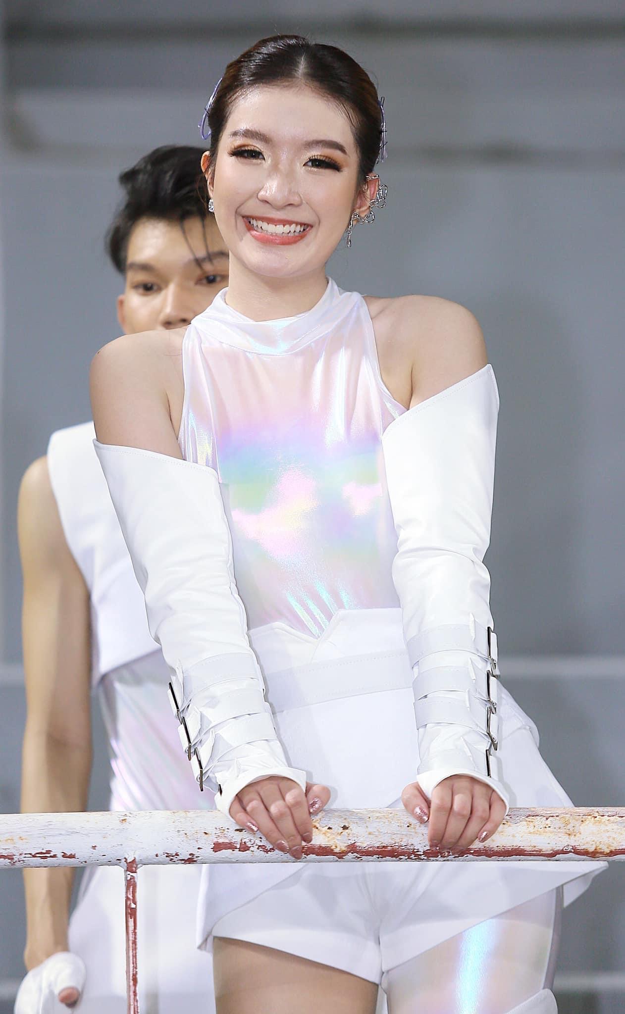 Stang BNK48 @ TU Cheerleader 1 Set