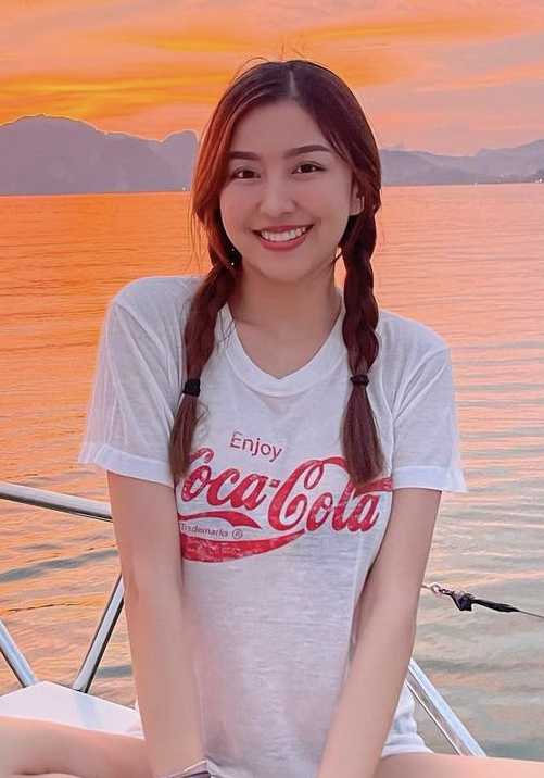 คุณ bt_mintra 1 set ยามเย็น