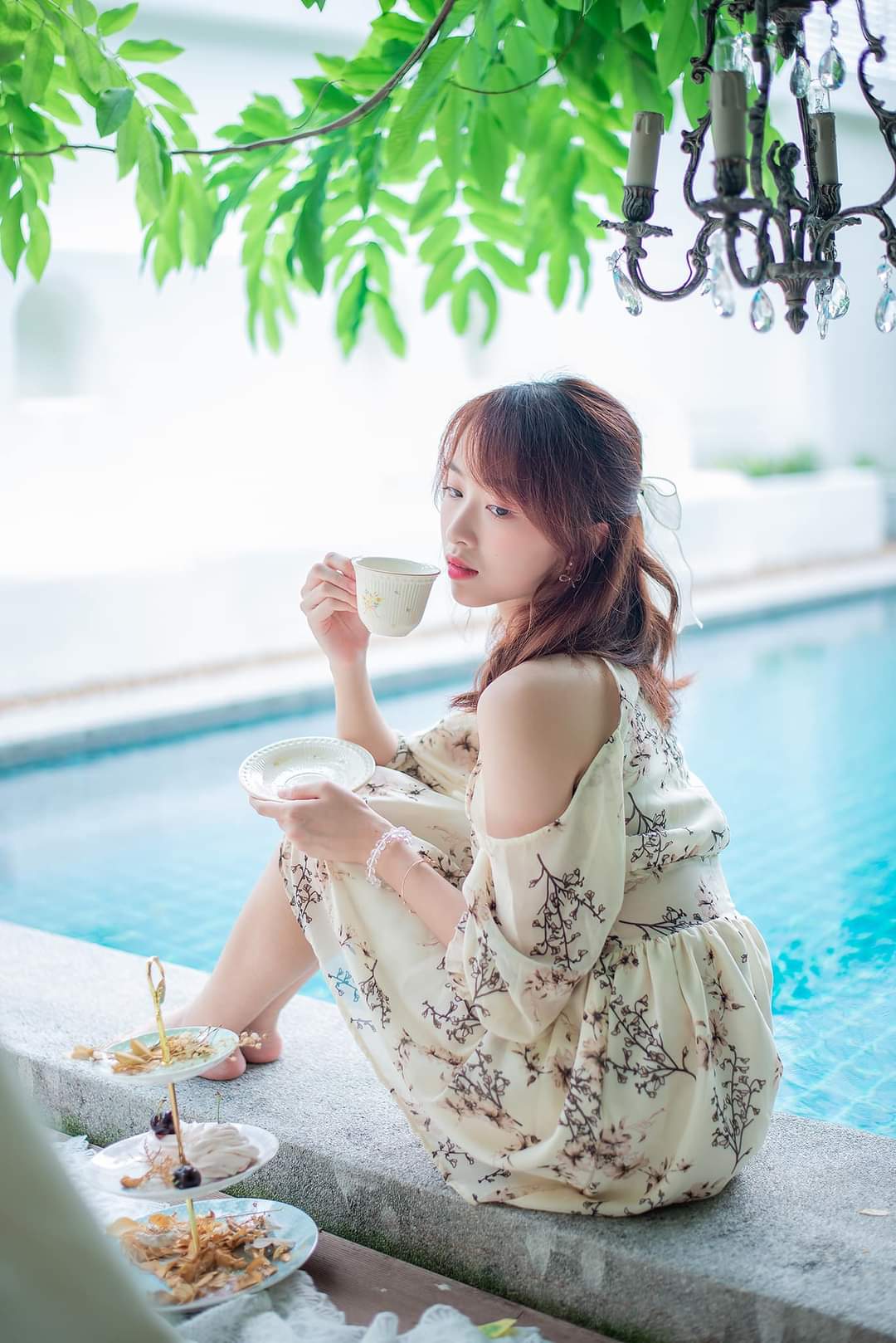 Natcha Oom ( อุ้ม ) ริมสระ