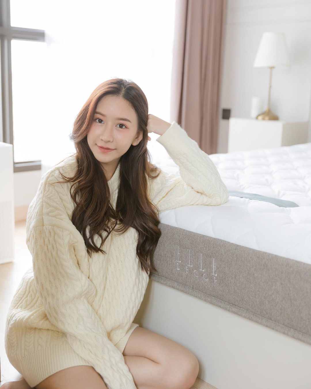 น้องแพรวา k.praewa บนที่นอน