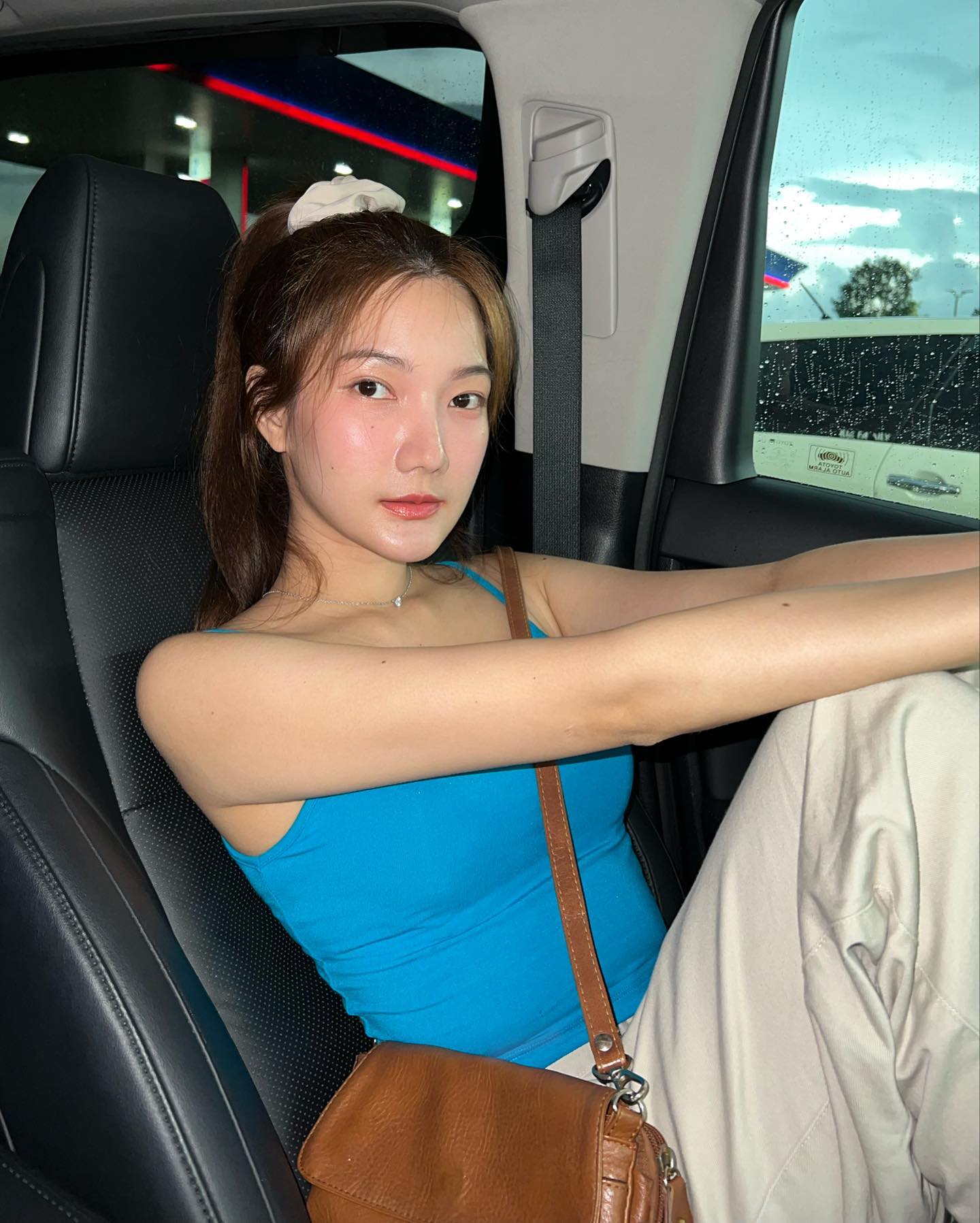 น้องครีม ccreamlike ในรถ 4 รูป