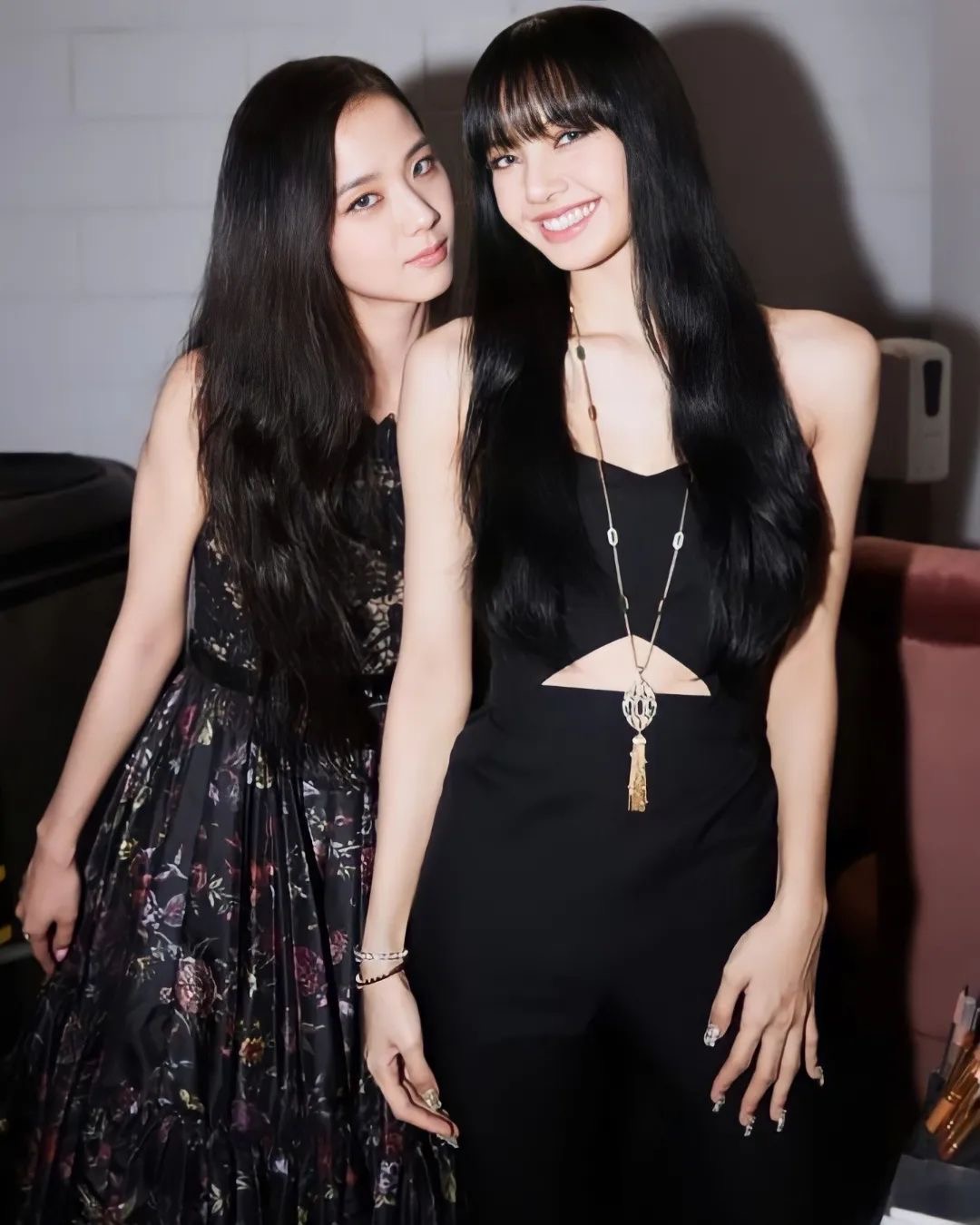 Jisoo & Lisa 8 รูป
