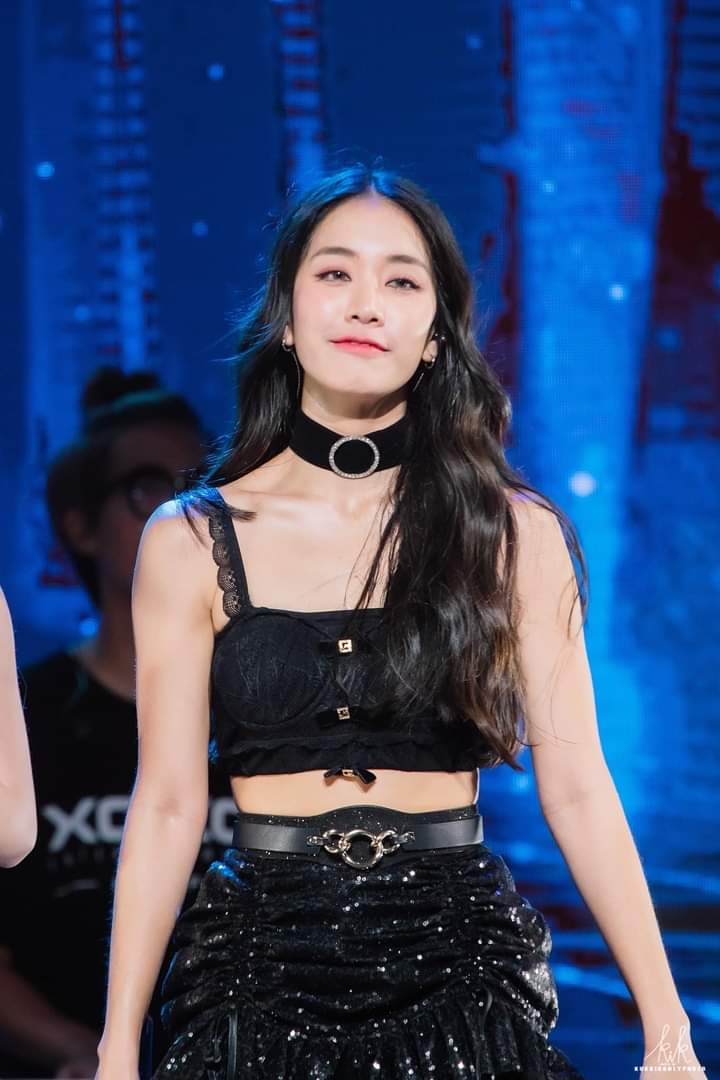 น้องมายด์ 4EVE on stage 1 set