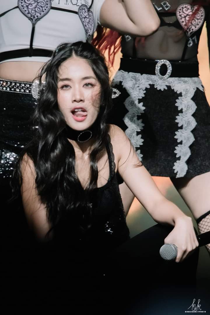 น้องมายด์ 4EVE on stage 1 set