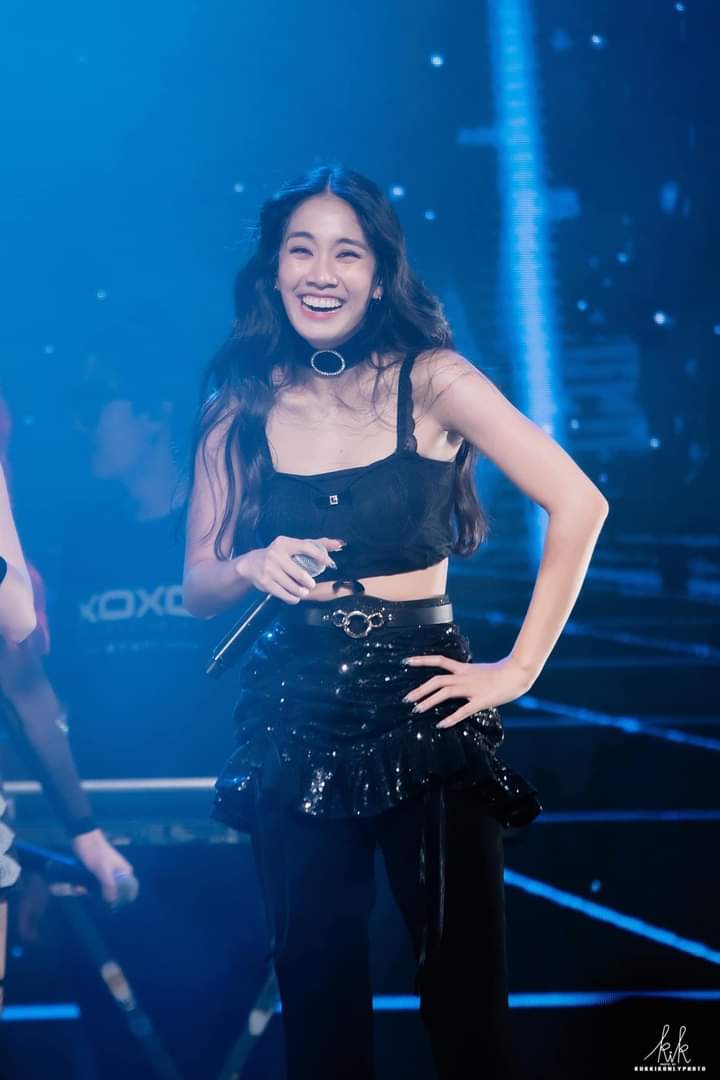 น้องมายด์ 4EVE on stage 1 set