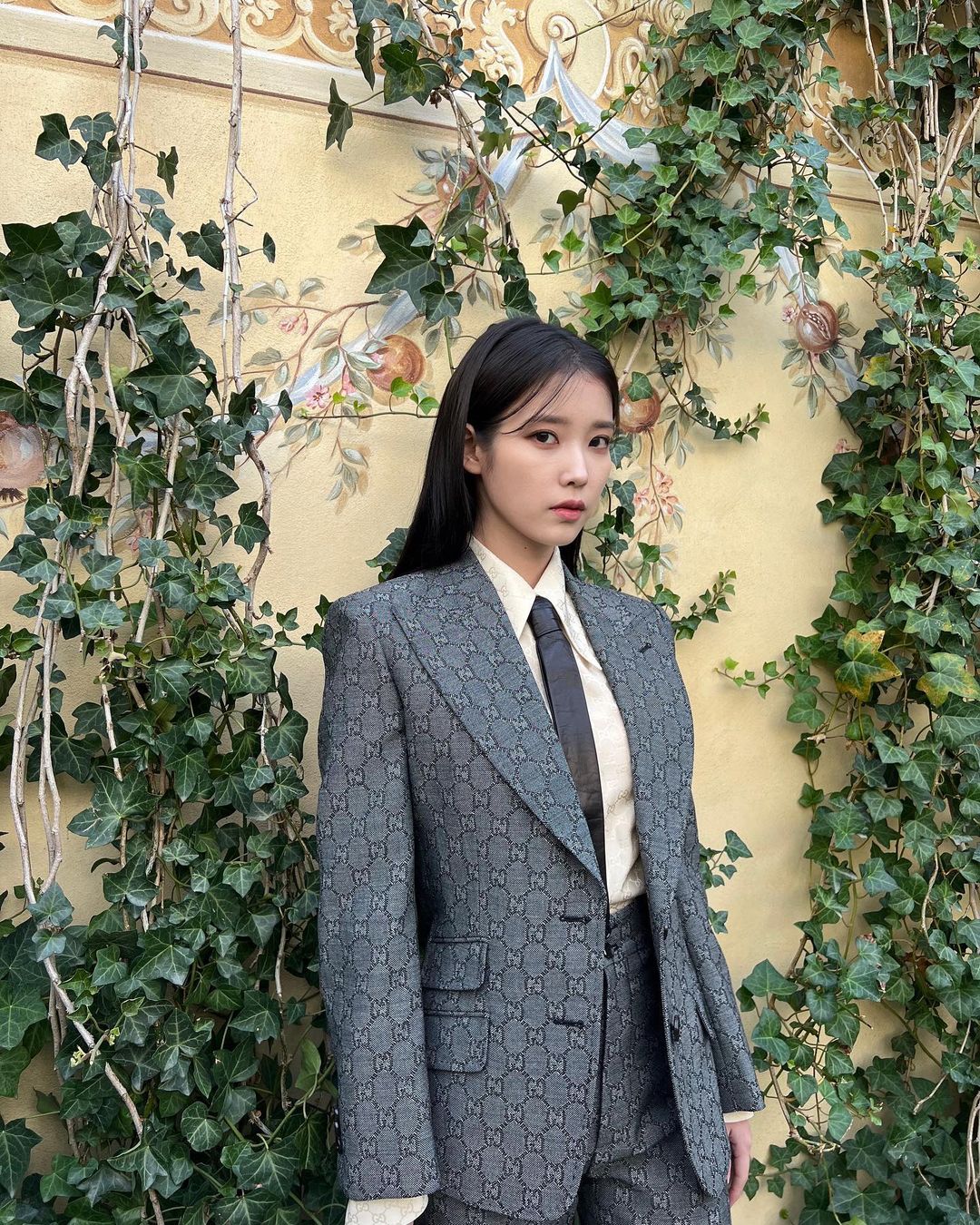 IU x GUCCI 1 set