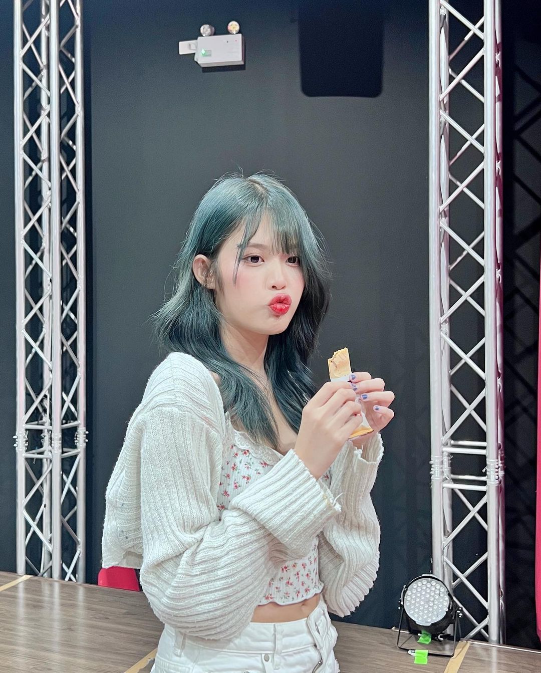 น้องโมบาย BNK48 4 รูป