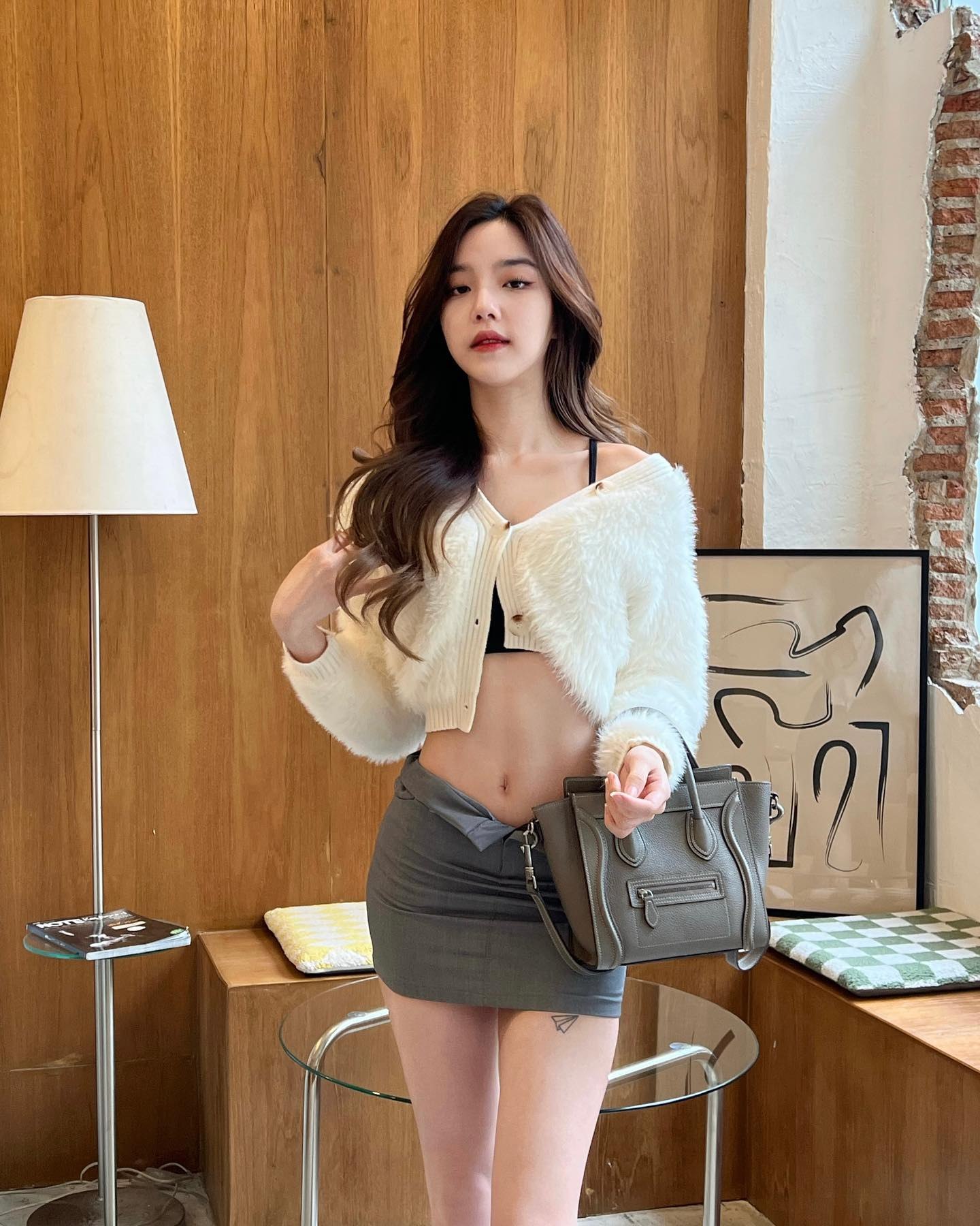 น้องนีนี่ n.niniee 4 รูป เอวบางๆ