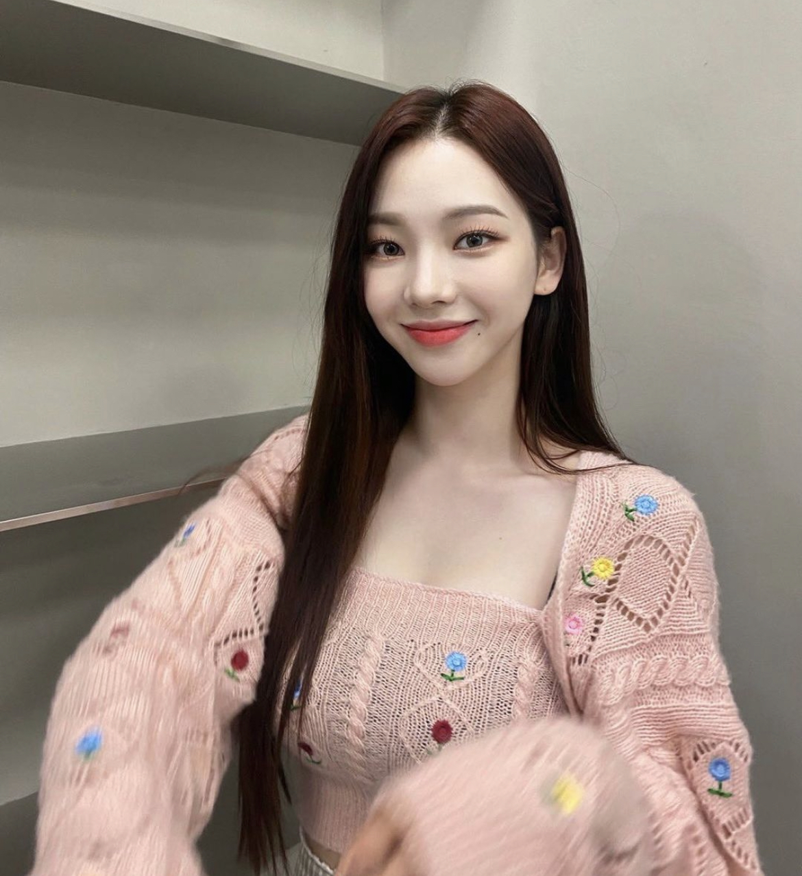 คาริน่า [vs] ใบเฟิร์น พิมพ์ชนก