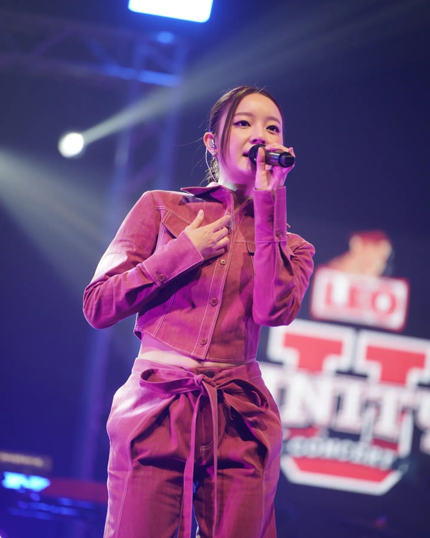 [ Ink Waruntorn วันอาทิตย์...สีแดง 7 รูป ]