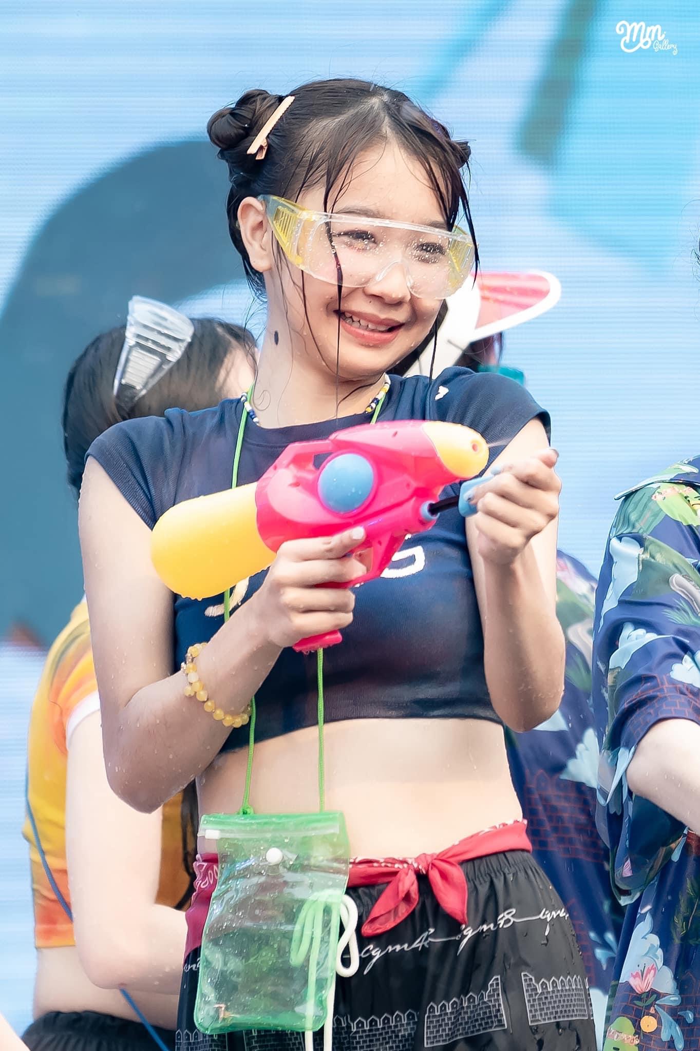 JINGJING CGM48 : เล่นน้ำ