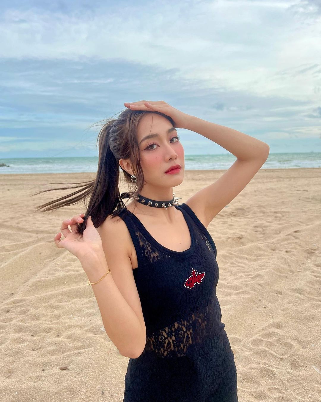 น้องมายด์ 4EVE 5 รูป | ริมชายหาด