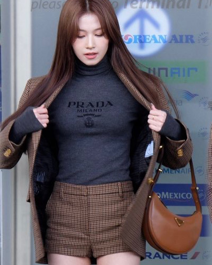 [ Sana Twice ] 7 Pic 1 GIF