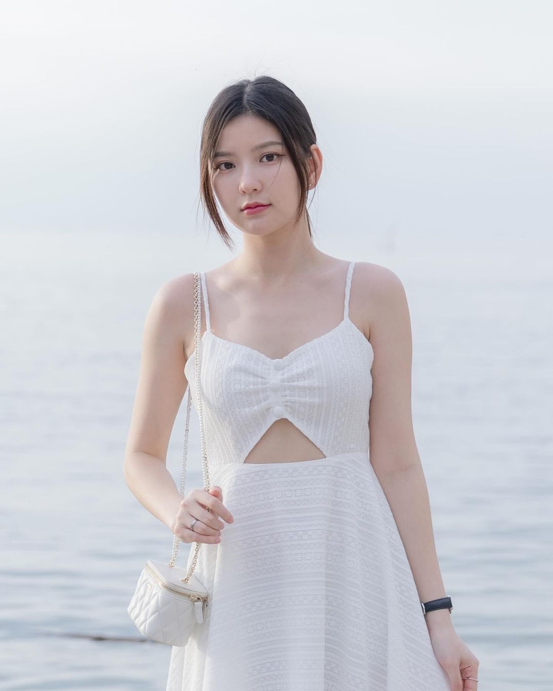 น้องเม mayrisa.a ชุดขาว ริมทะเล