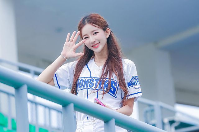 Kim Jin A สาวเต้นเชียร์ทีม IBK ของชมพู่ พรพรรณ