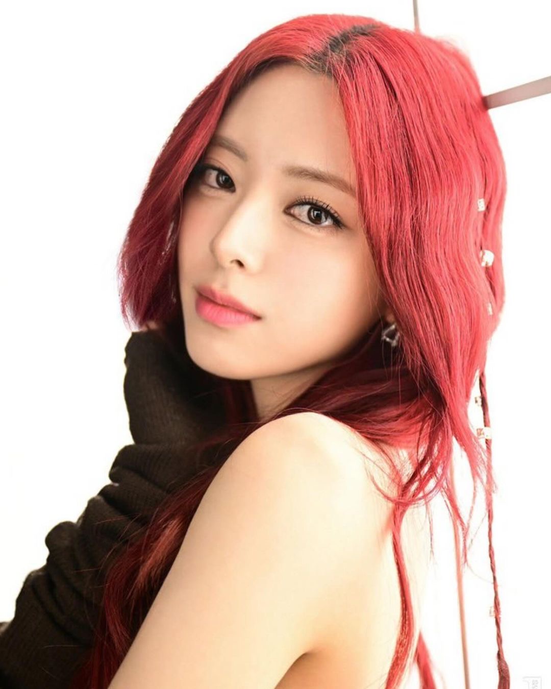 [ Yuna itzy ] 1 Set หุ่นดี