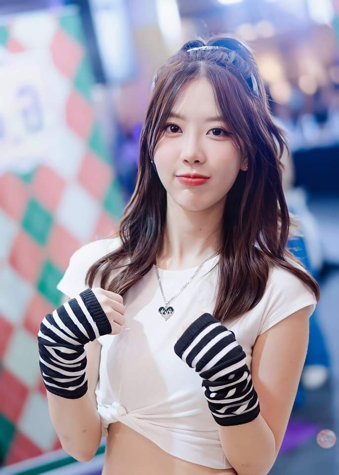 ᴗ• ) น้อง Fah Nikko Nikko แต่งชุดแบบ NewJeans 1 Set