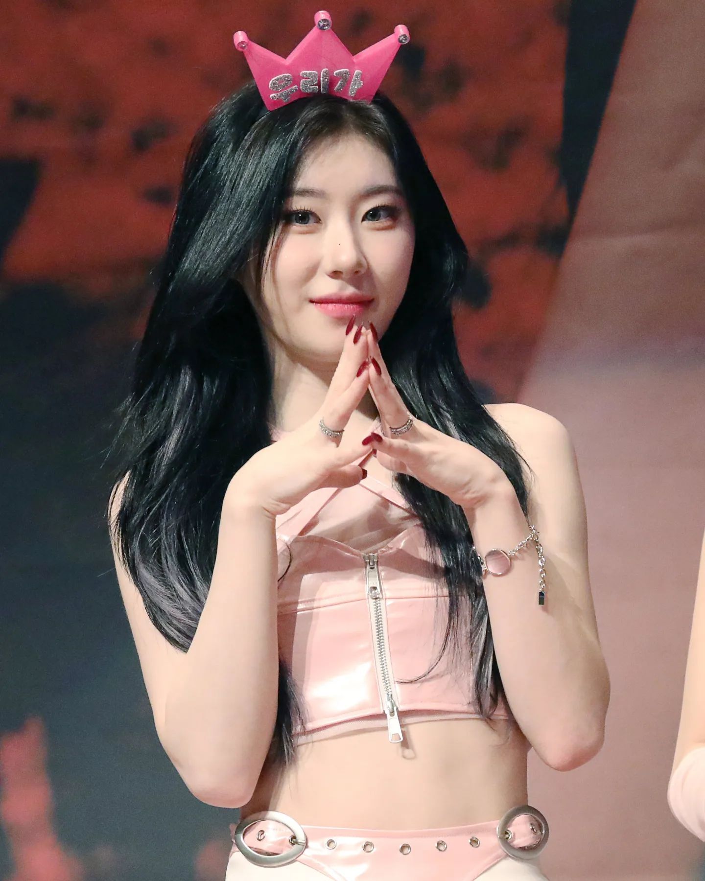 Chaeryeong ITZY 8 รูป ชมพูทั้งตัว