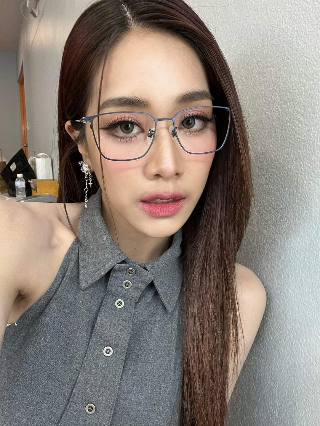 น้องมายด์ 4EVE 10 รูป ลุคสาวแว่น