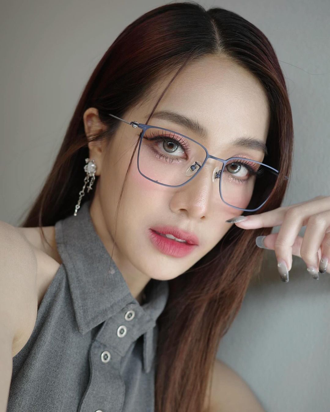 น้องมายด์ 4EVE 10 รูป ลุคสาวแว่น