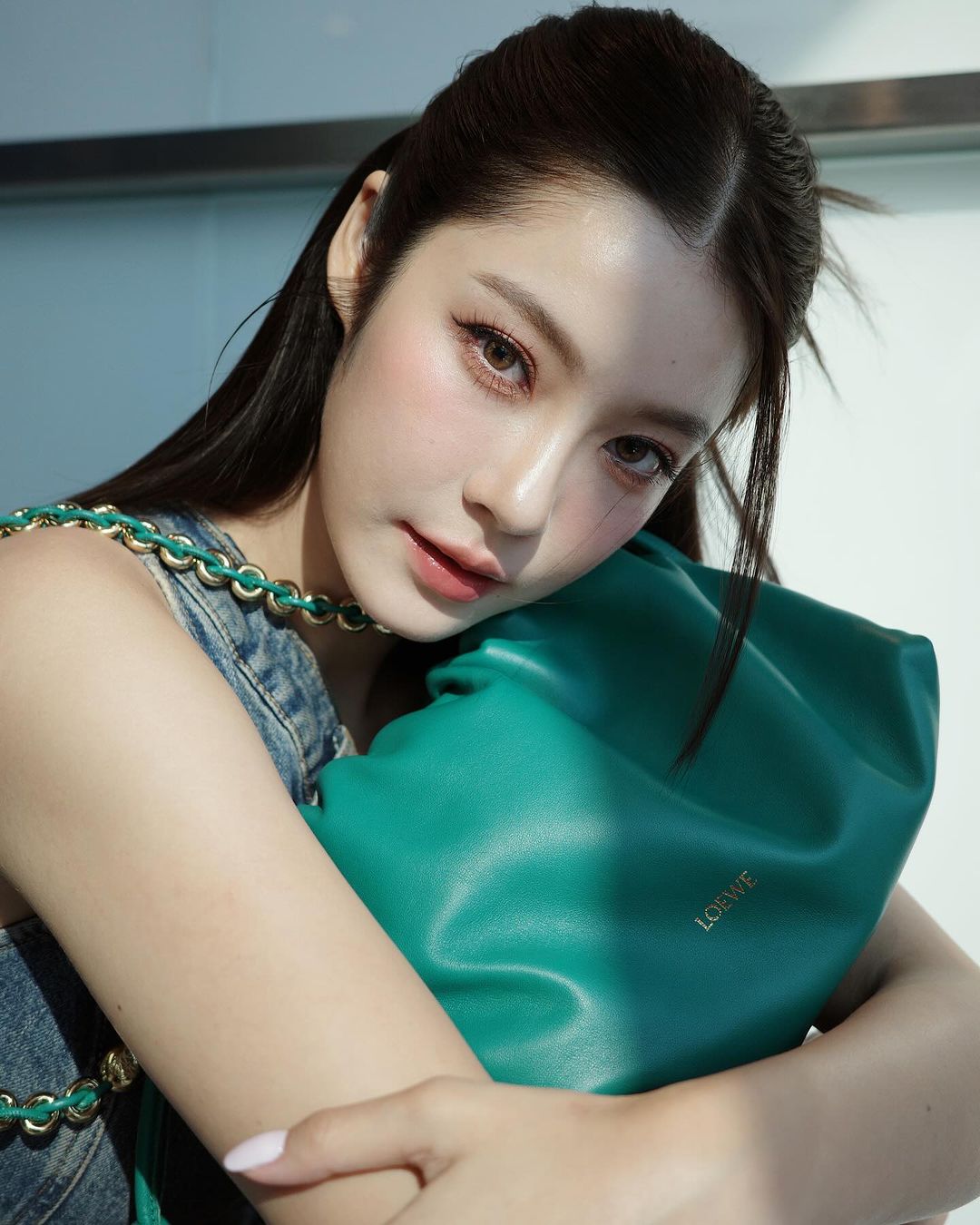 น้ำตาล ทิพนารี 6 รูป