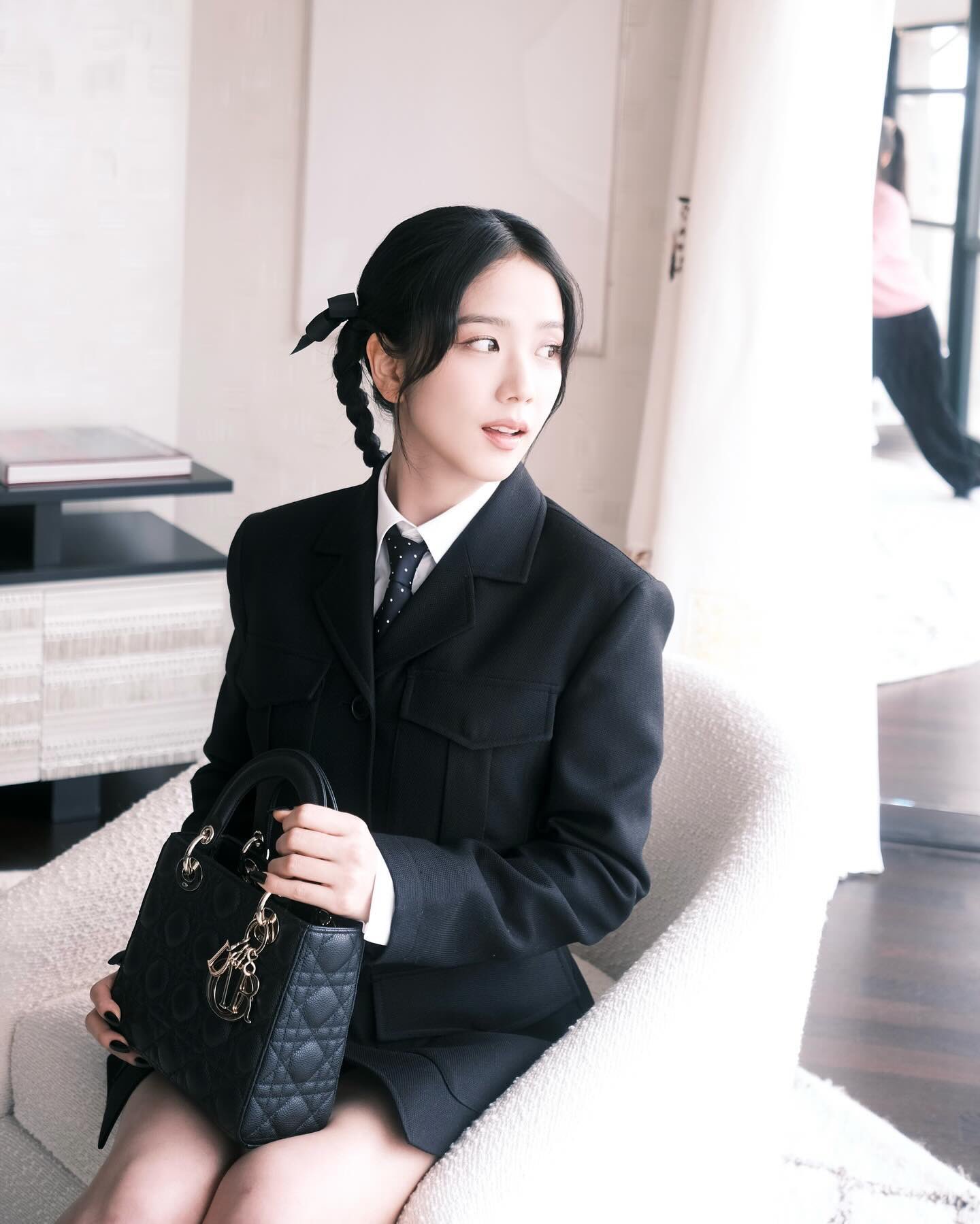 Jisoo 2 เปีย น่ารัก