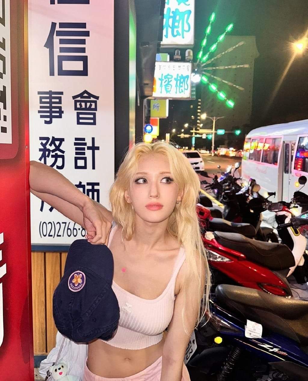 Jeon Somi 3 รูป เสื้อกล้ามสามมิติ