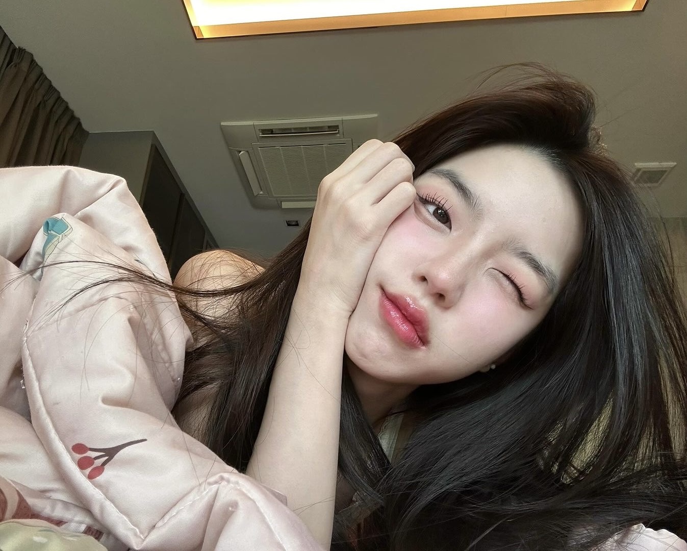 น้องนีนี่ n.niniee บนเตียง 6 รูป