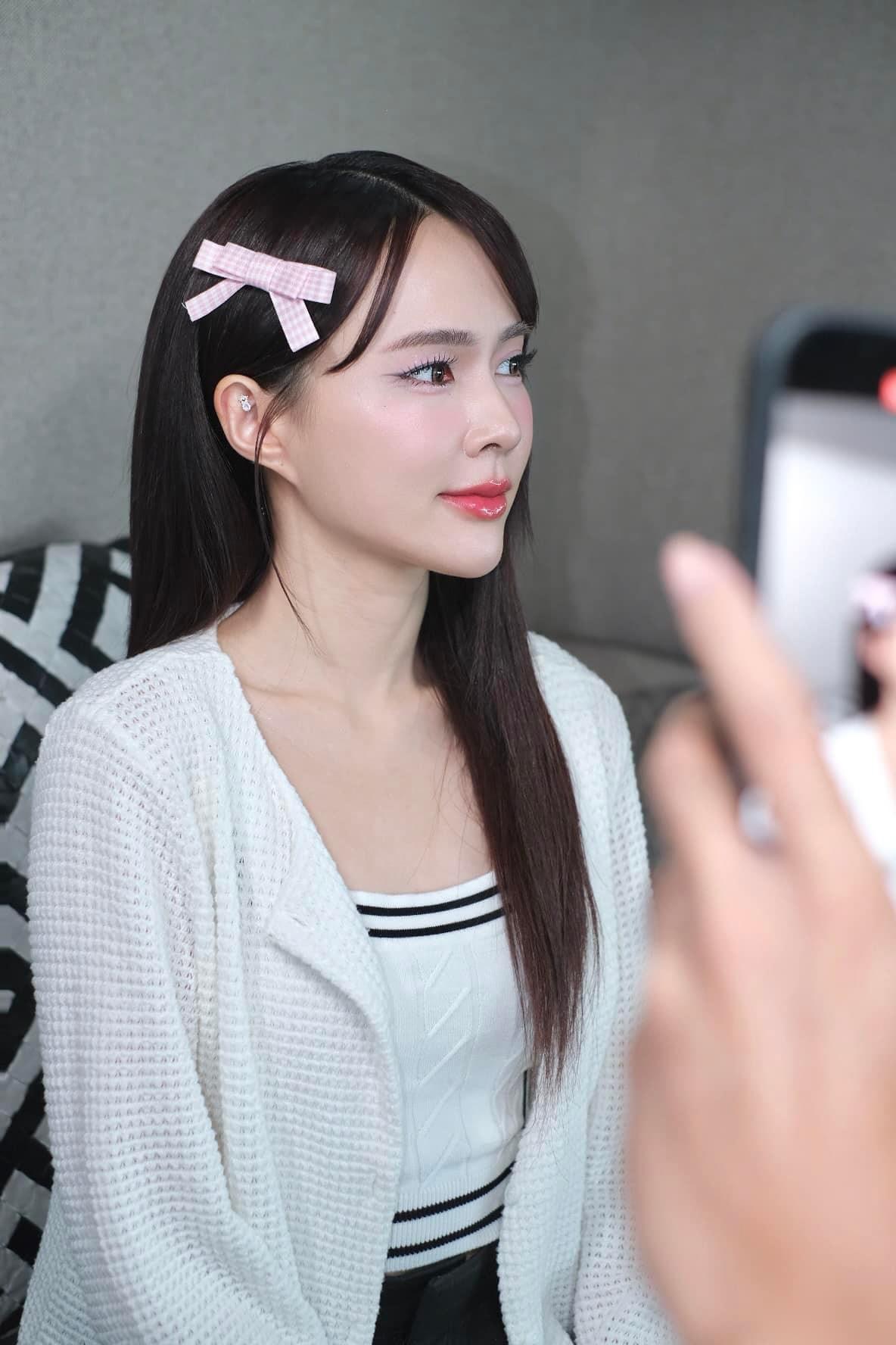 AOM PUNYAWEE : สวย