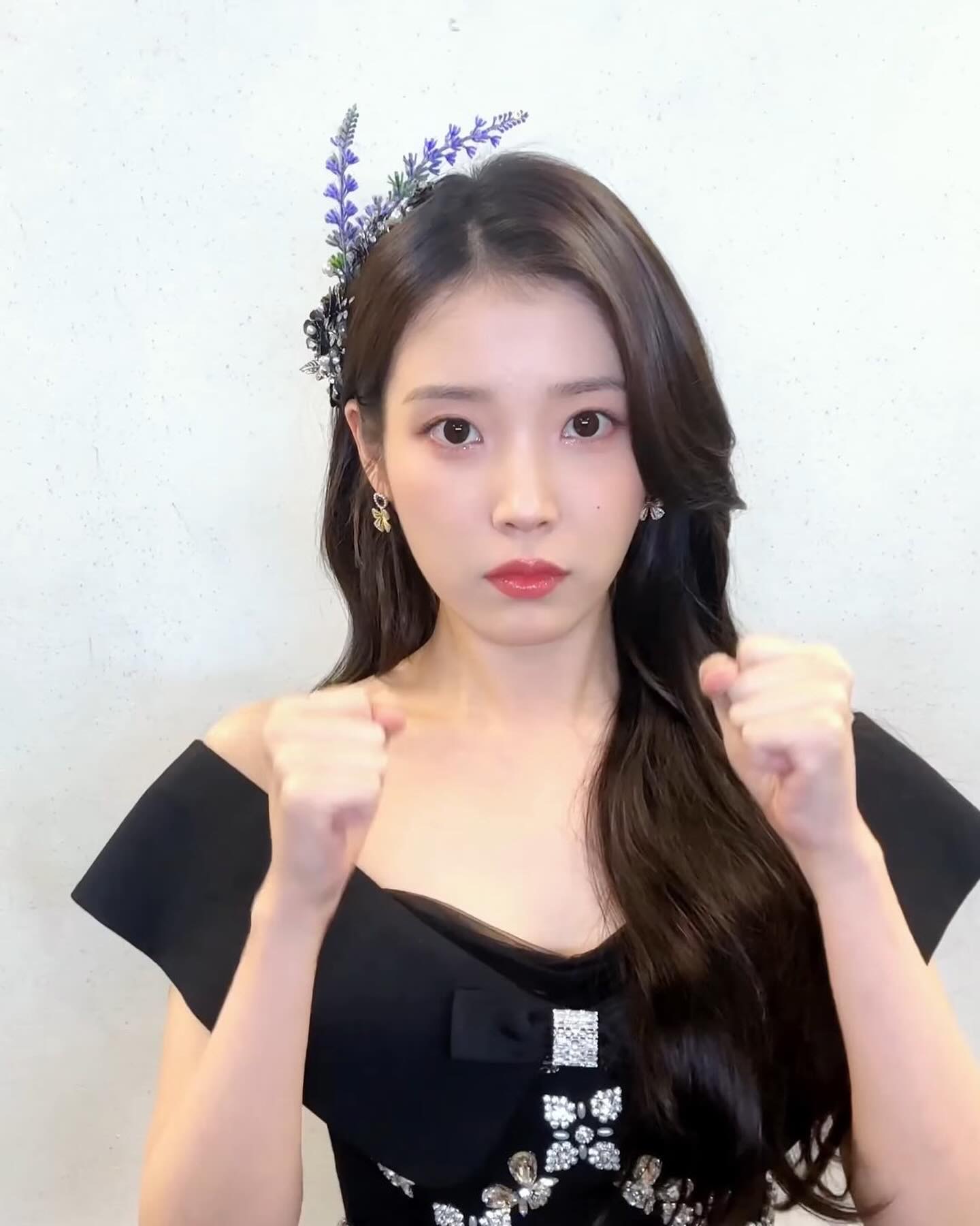 IU 5 รูป + GIF