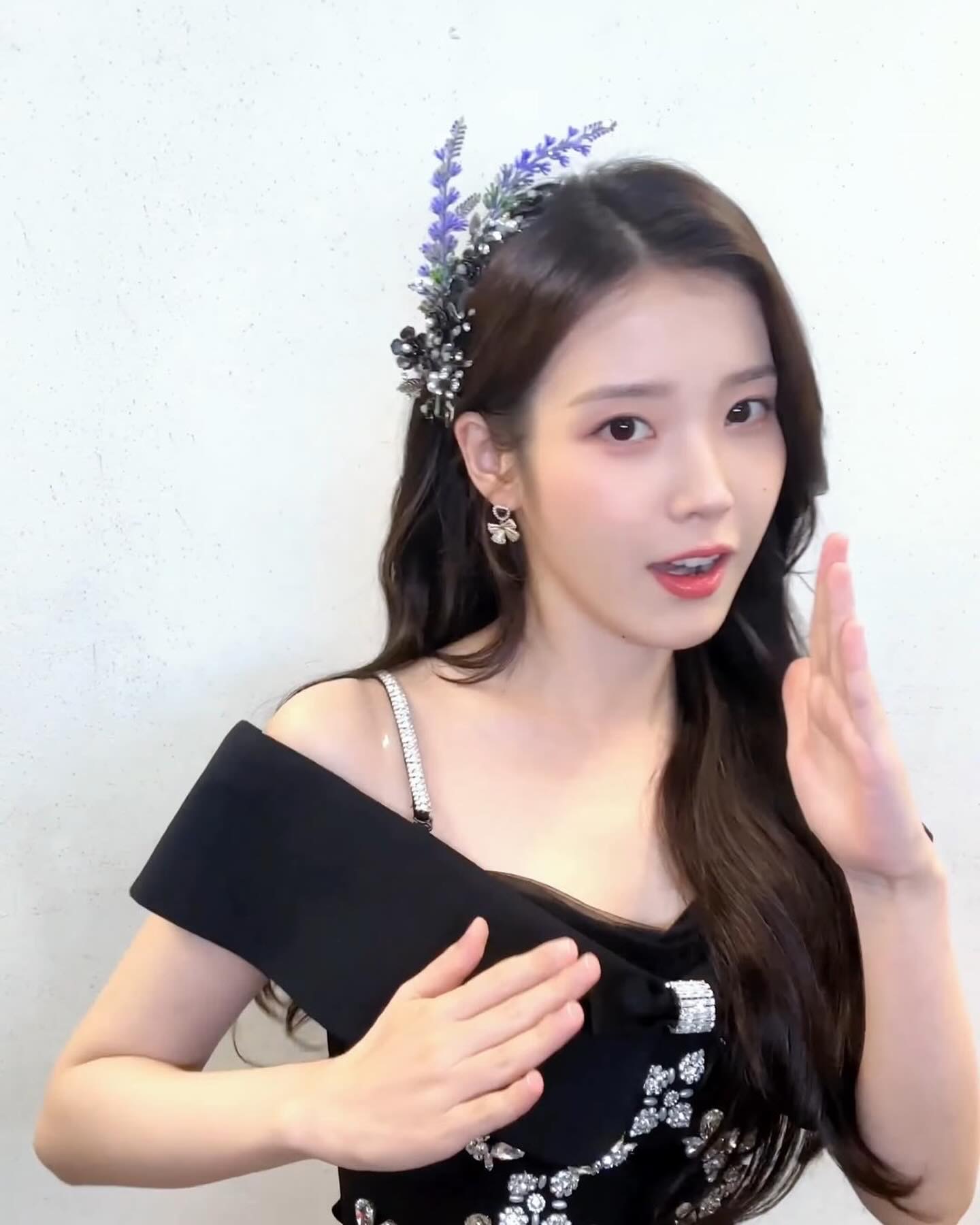 IU 5 รูป + GIF