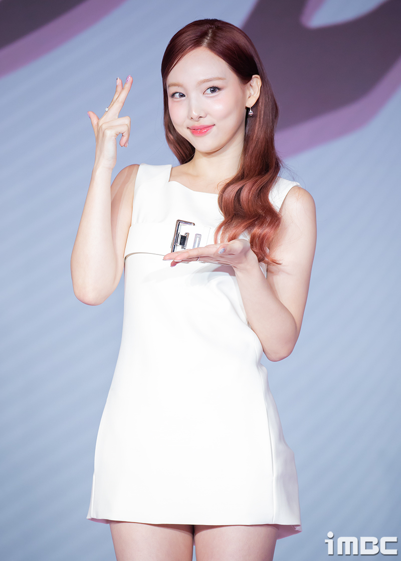 Nayeon Twice 1 Set ชุดสีขาว