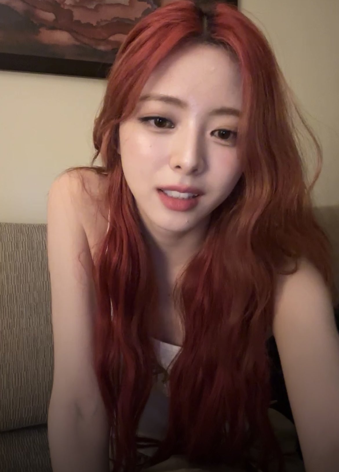 Yuna ITZY 5 รูป + 6 GIF | ก่อนนอน