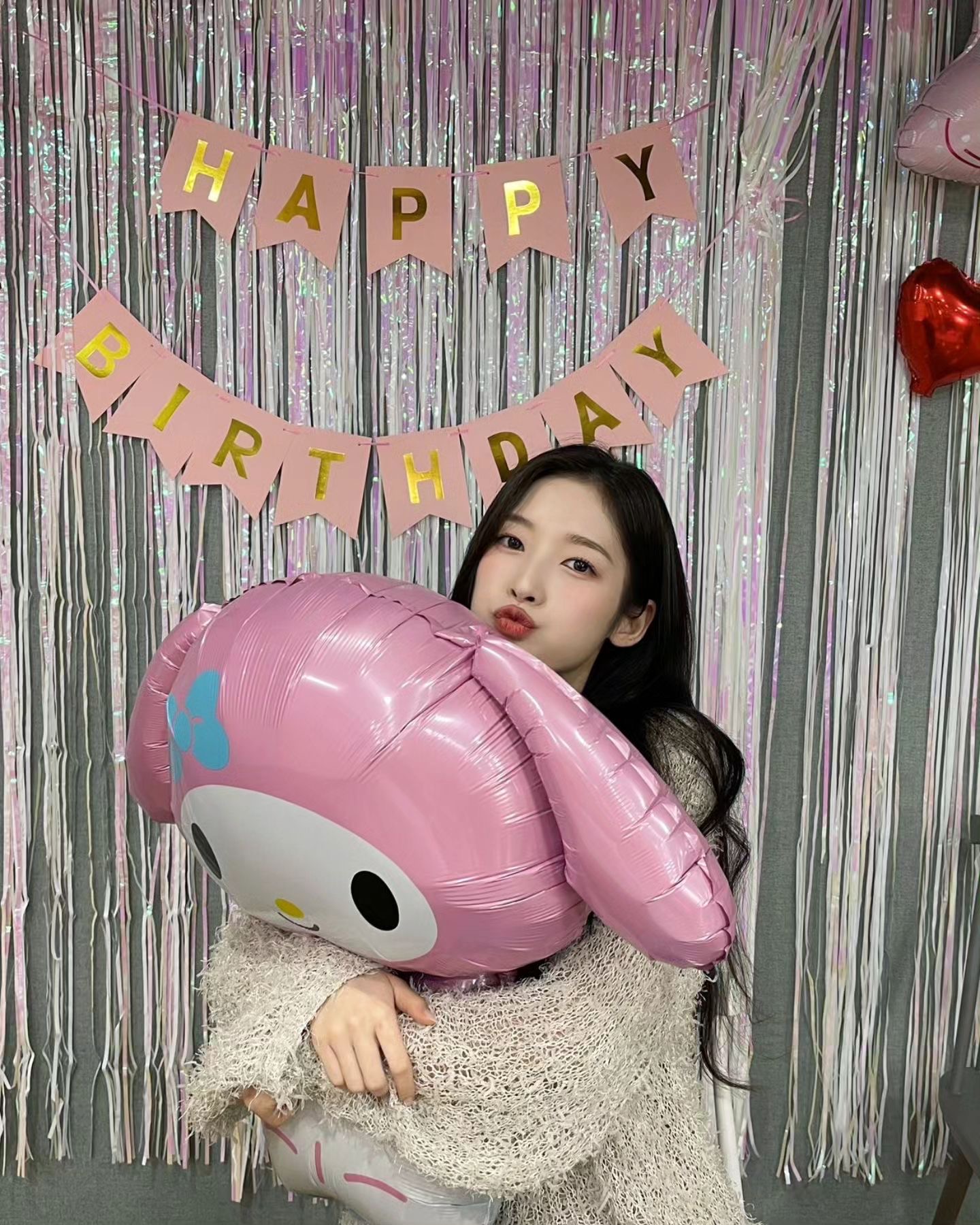 Arin Oh My Girl HBD 25 ปี บริบูรณ์ 5 รูป + GIF