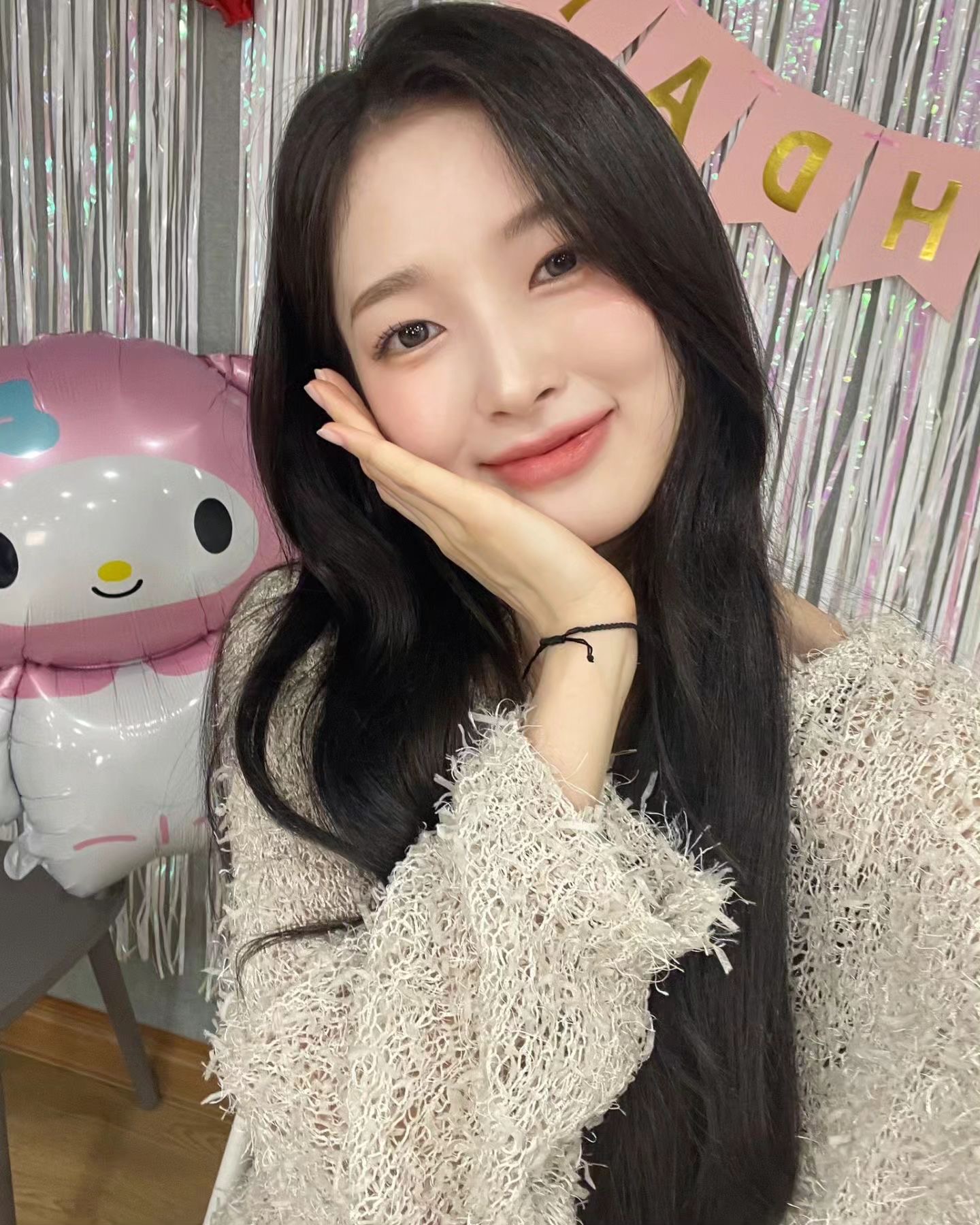 Arin Oh My Girl HBD 25 ปี บริบูรณ์ 5 รูป + GIF