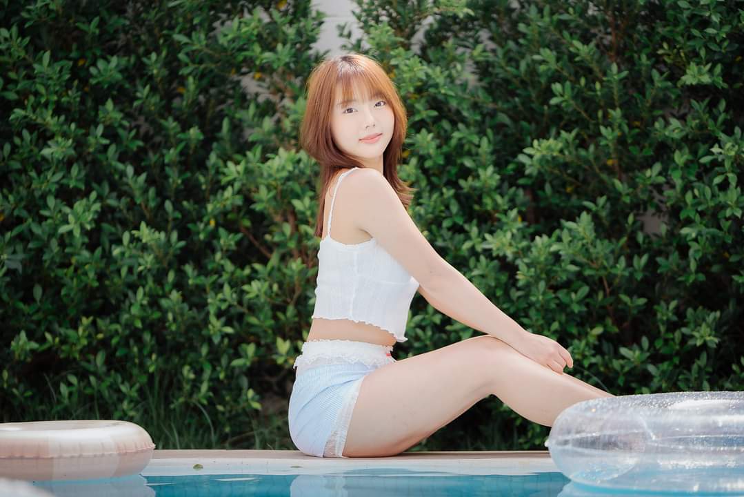 น้องปิ่น Pinomyim ริมสระ 5 รูป