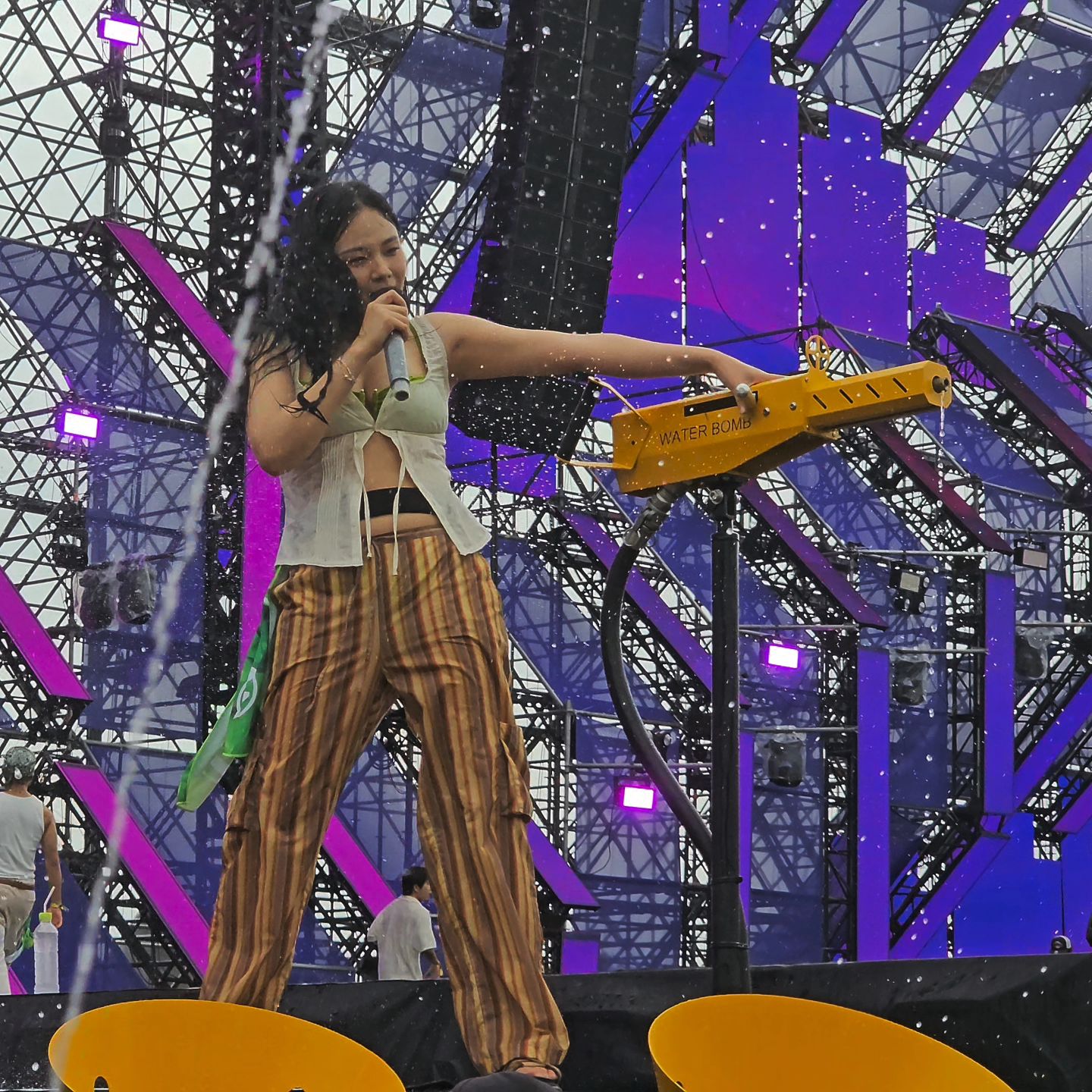 BiBi WaterBomb 6 รูป 2 GIF