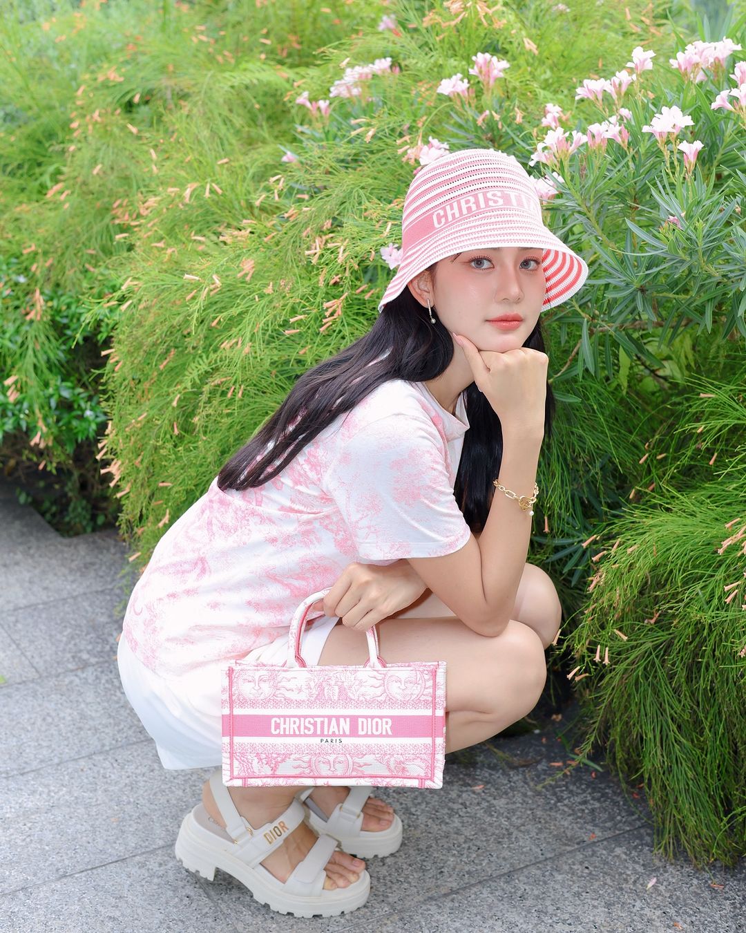 ครีม CreamLike 6 รูป + โบว์ เมลดา 8 รูป หวานๆ