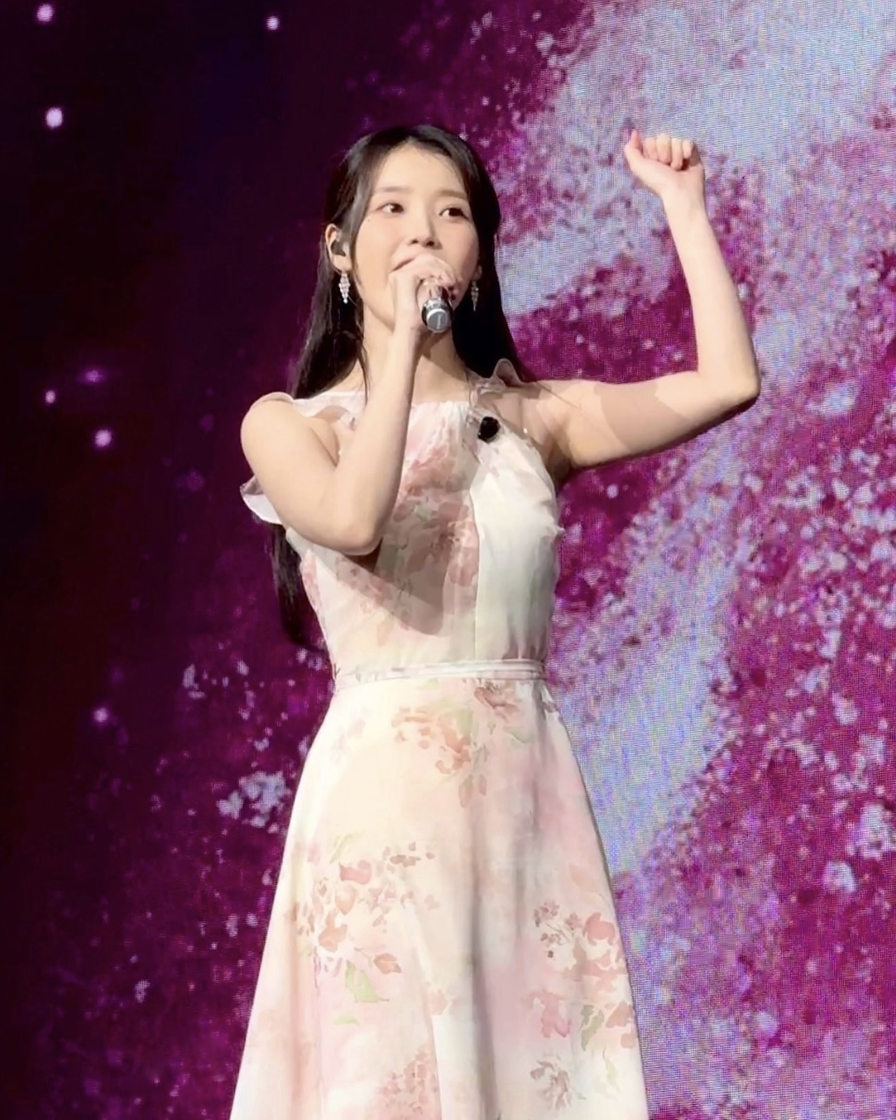 IU 8 รูป