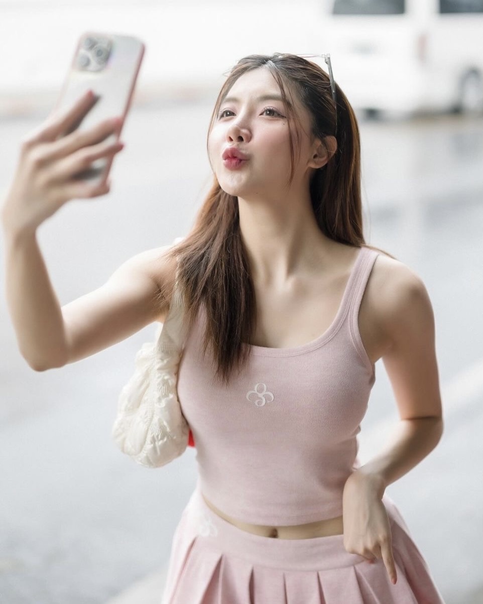 ชมพู่ Chachompuu 8 รูป