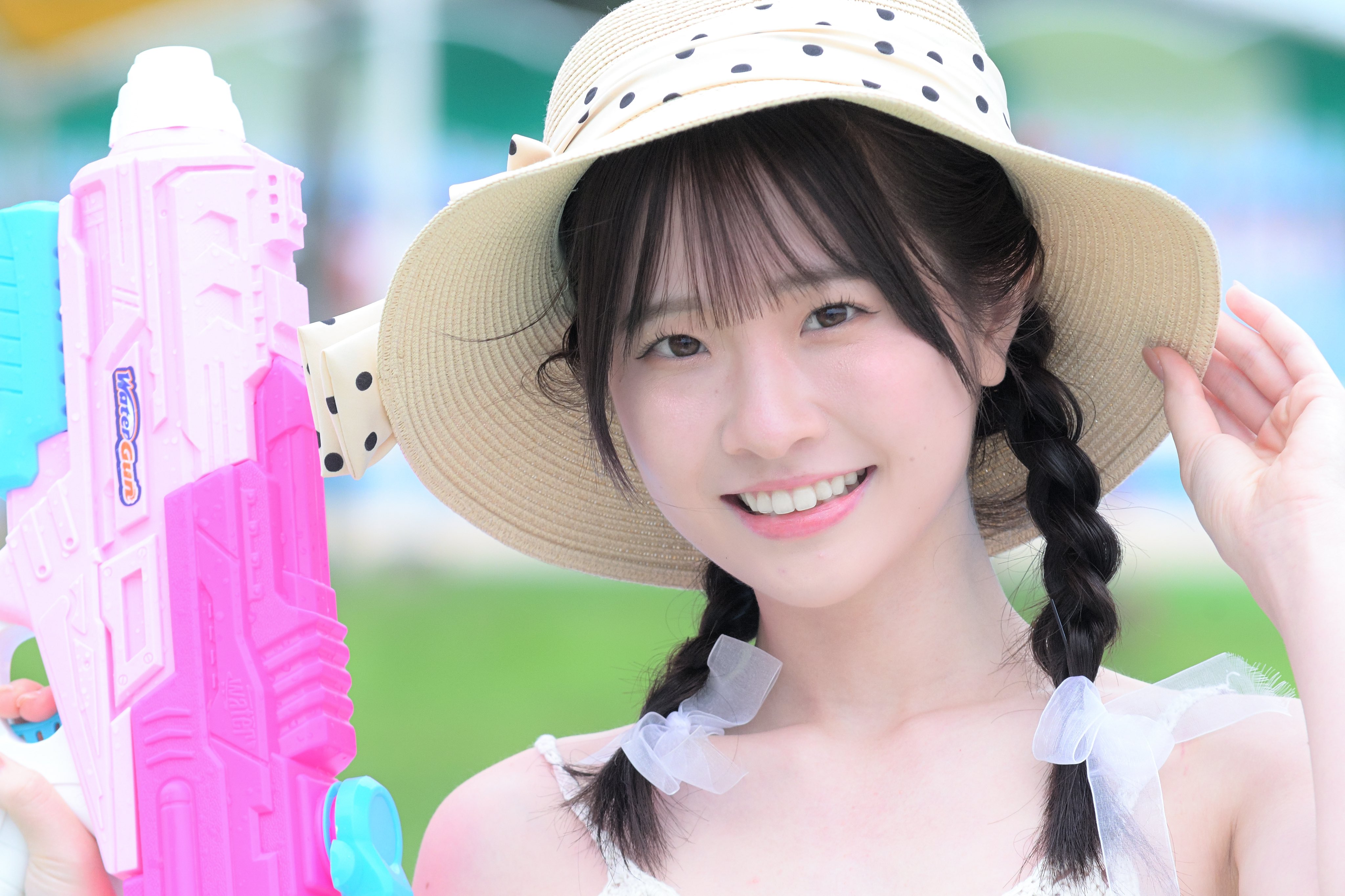 Emika Shirakami บิกินี ริมสระ 1 เซต