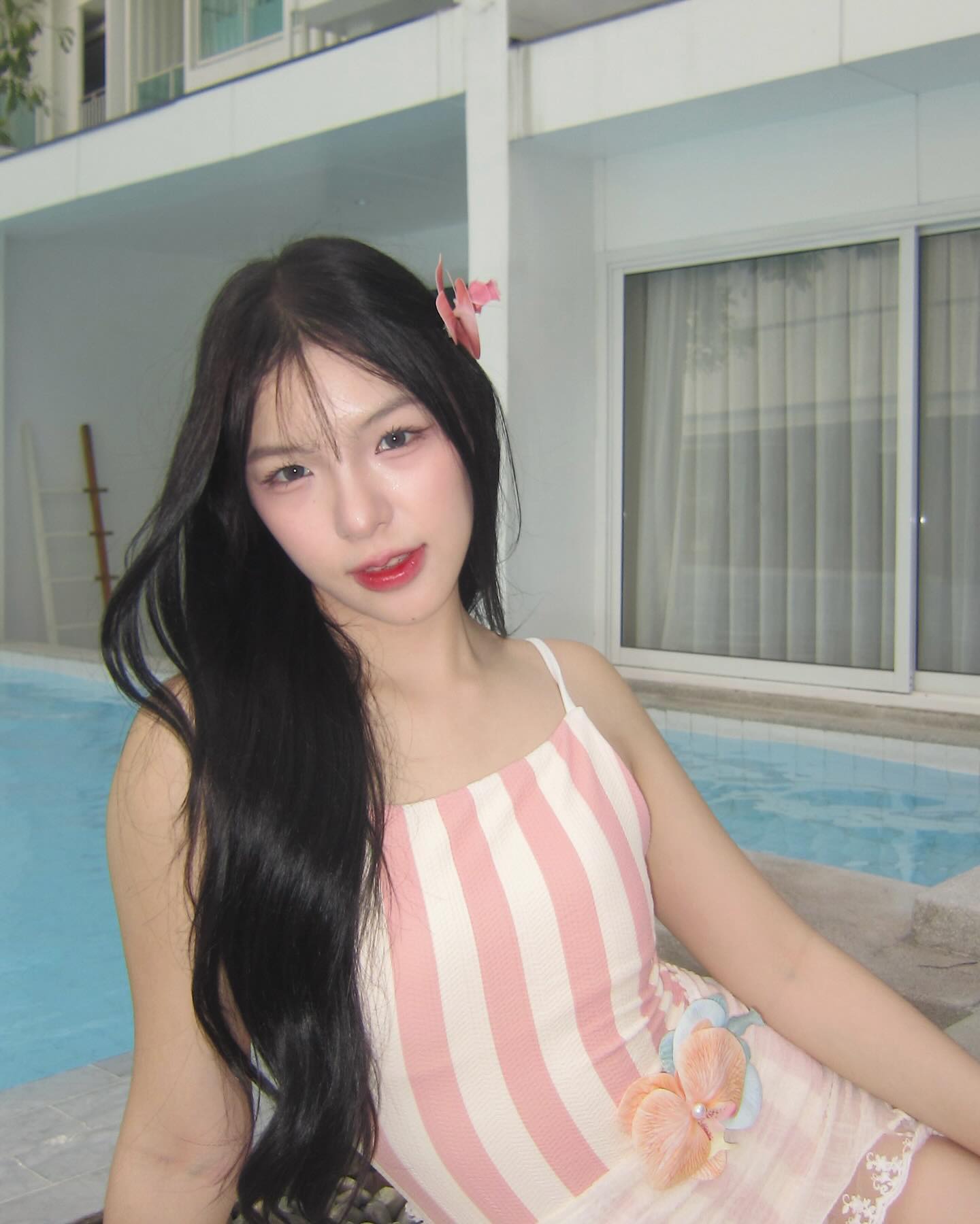 น้องเกรซ BNK48 1 set ริมสระ