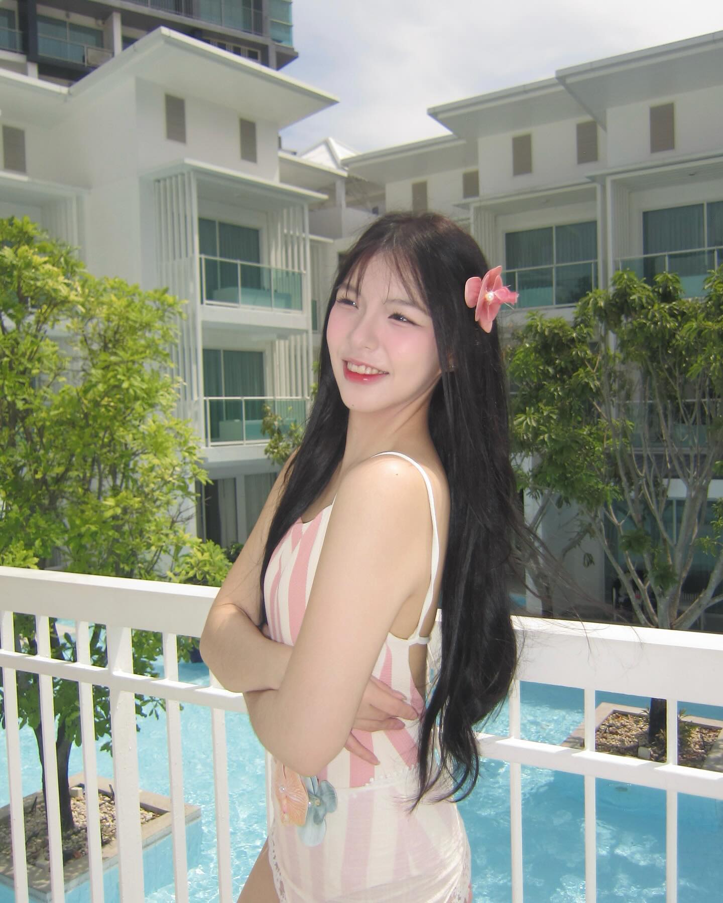 น้องเกรซ BNK48 1 set ริมสระ