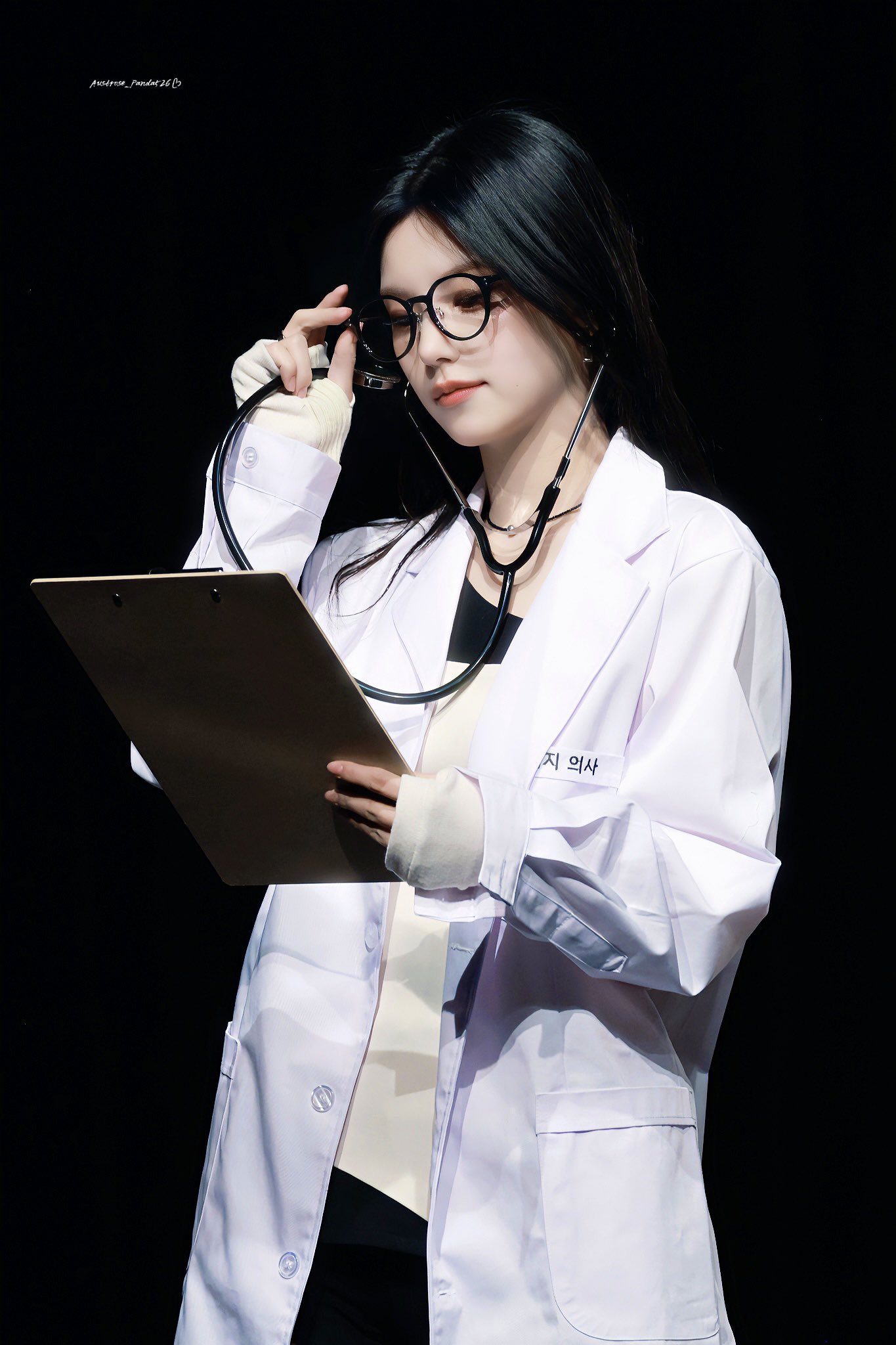 Yeji ITZY :: คุณหมอสาวแว่น 7 รูป